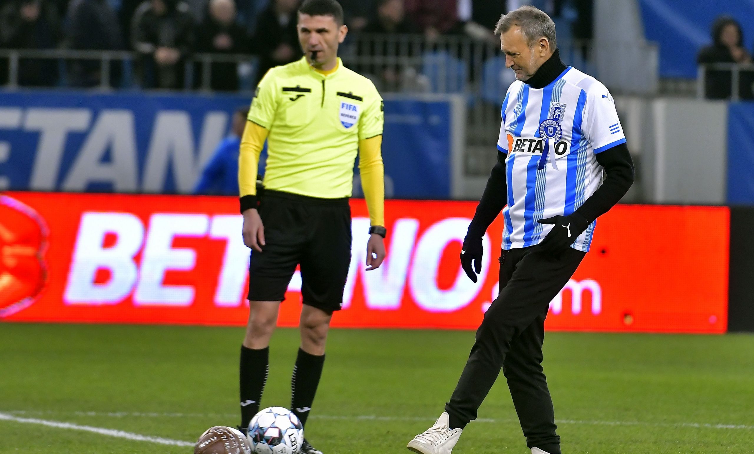 Despre trădare. Și despre Craioveanu, vocea de la Onda Cero | EDITORIAL ...