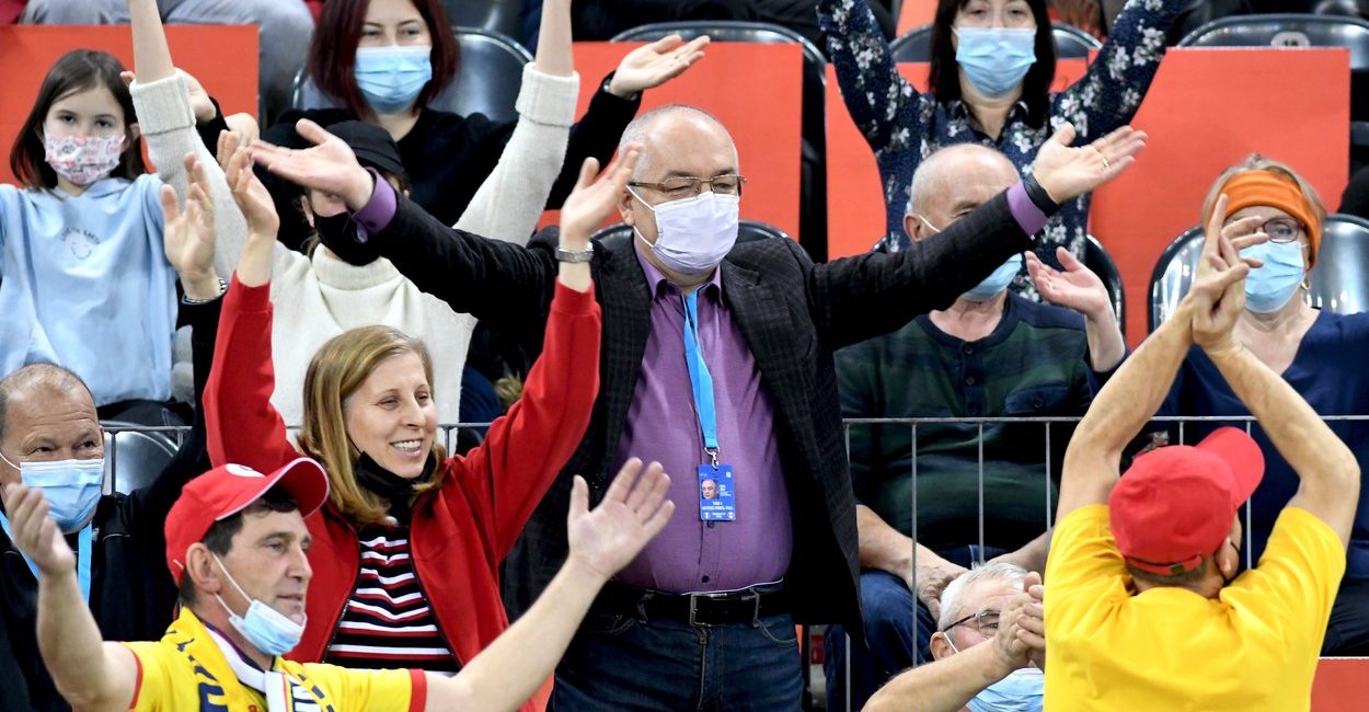 Emil Boc a lăsat Clujul pentru a le face galerie româncelor la Miami!