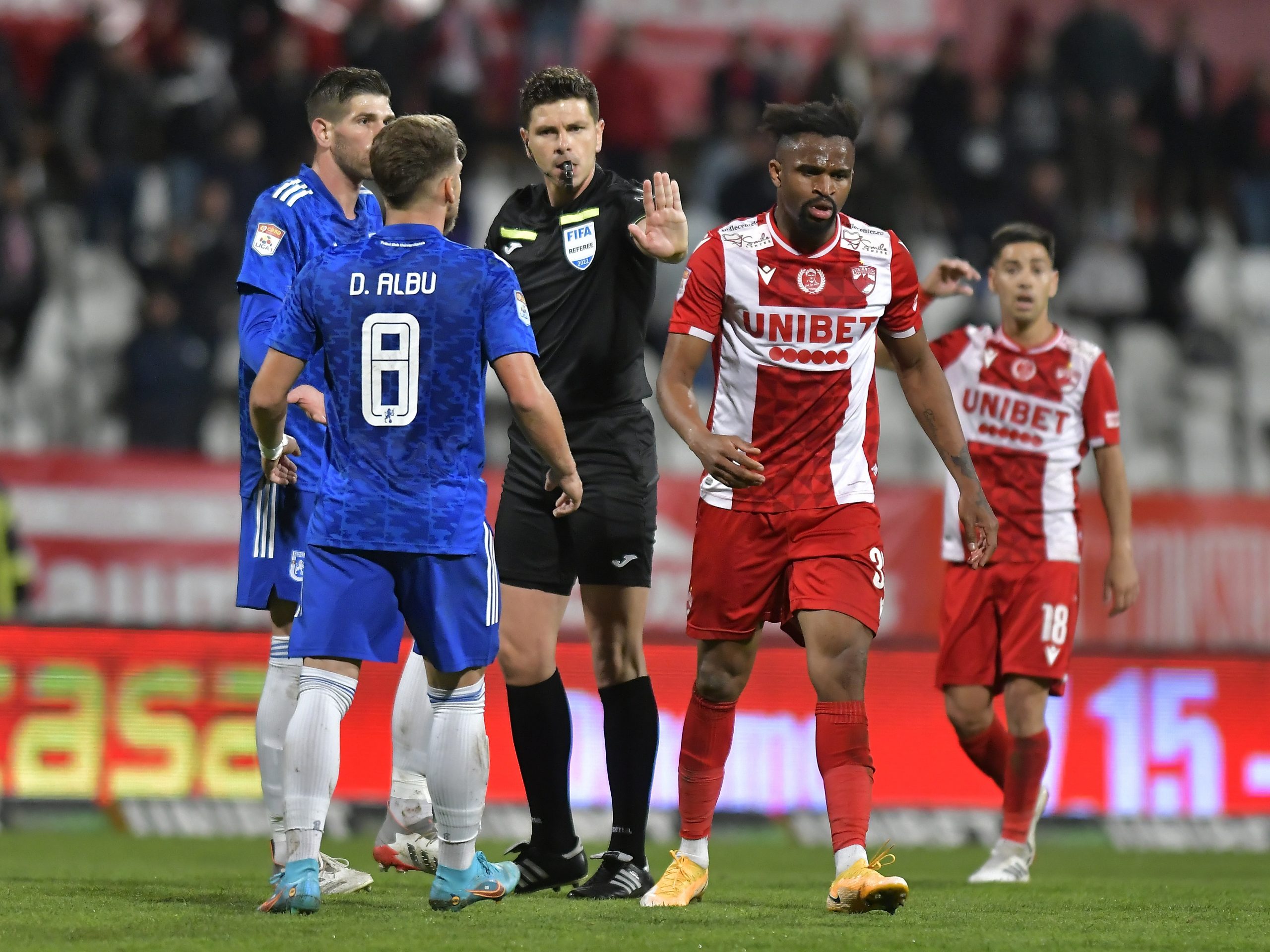 Analiză MARIUS AVRAM Despre Marian Barbu, noțiunea de umăr la umăr