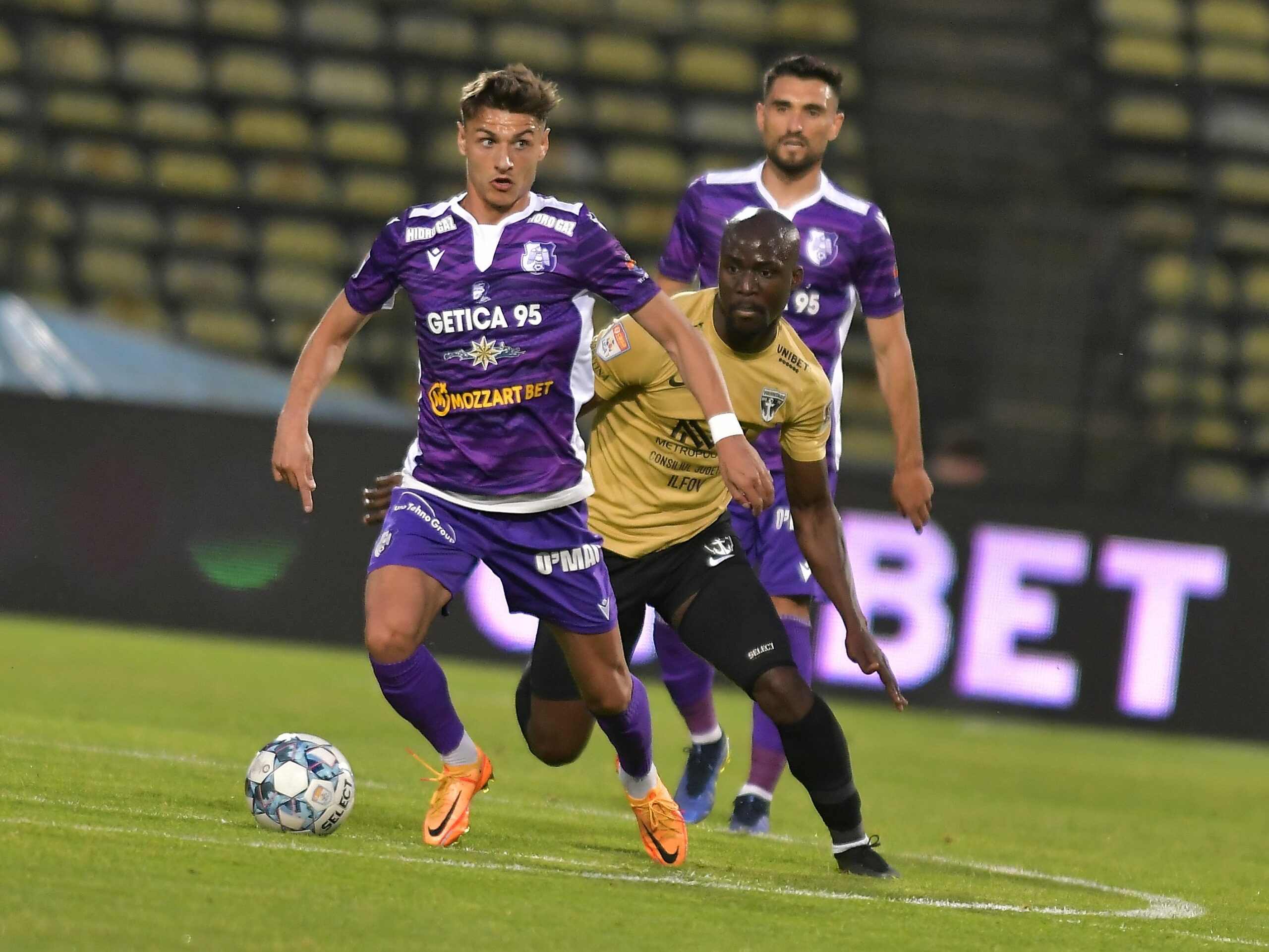 FC Argeș a renunțat la fiul lui Ionel Ganea, fără ca Hagi și Popescu să ...