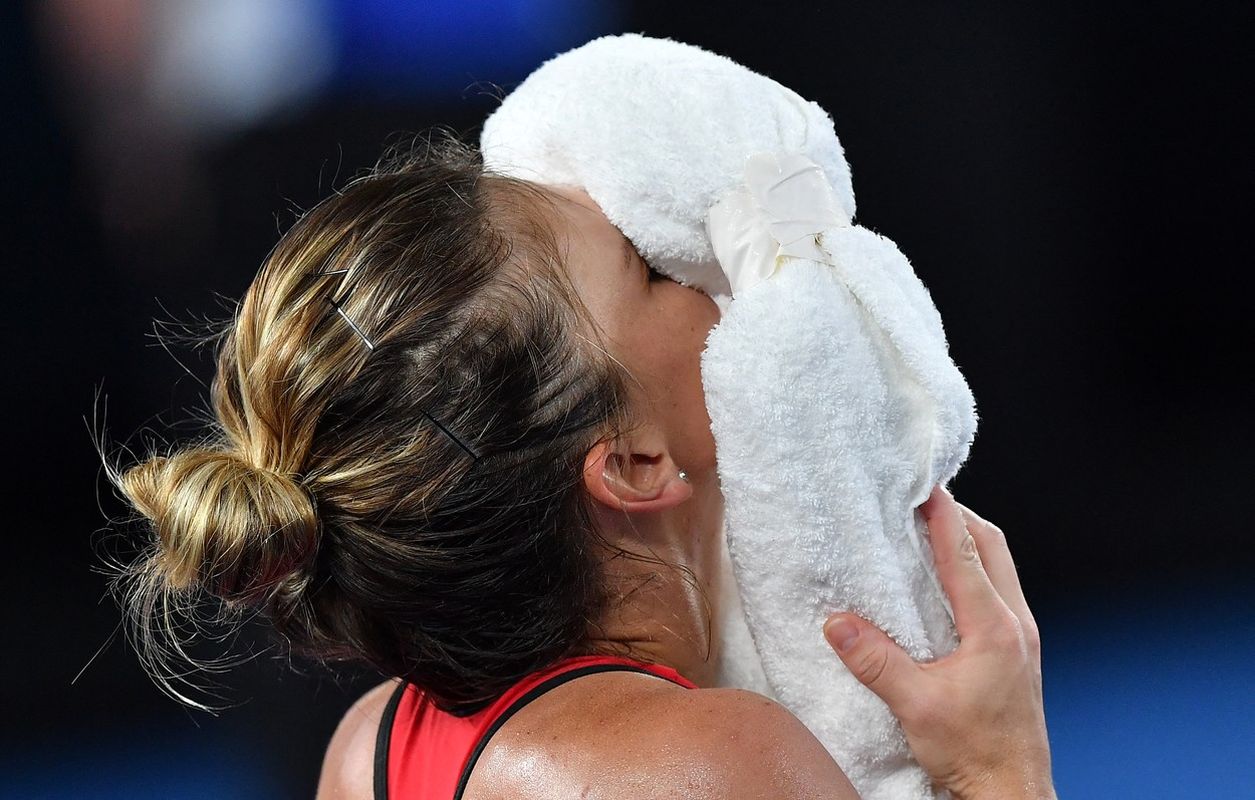 Simona Halep a plecat de urgență din România pentru a face terapie