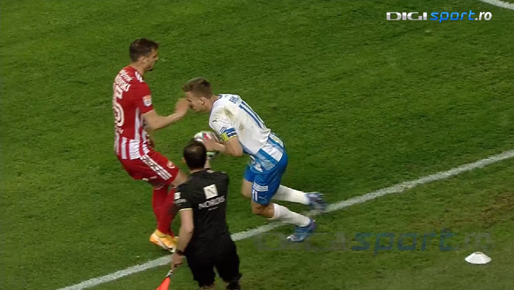 Nicușor Bancu, roșu pentru un gest urât în Universitatea Craiova - Sepsi