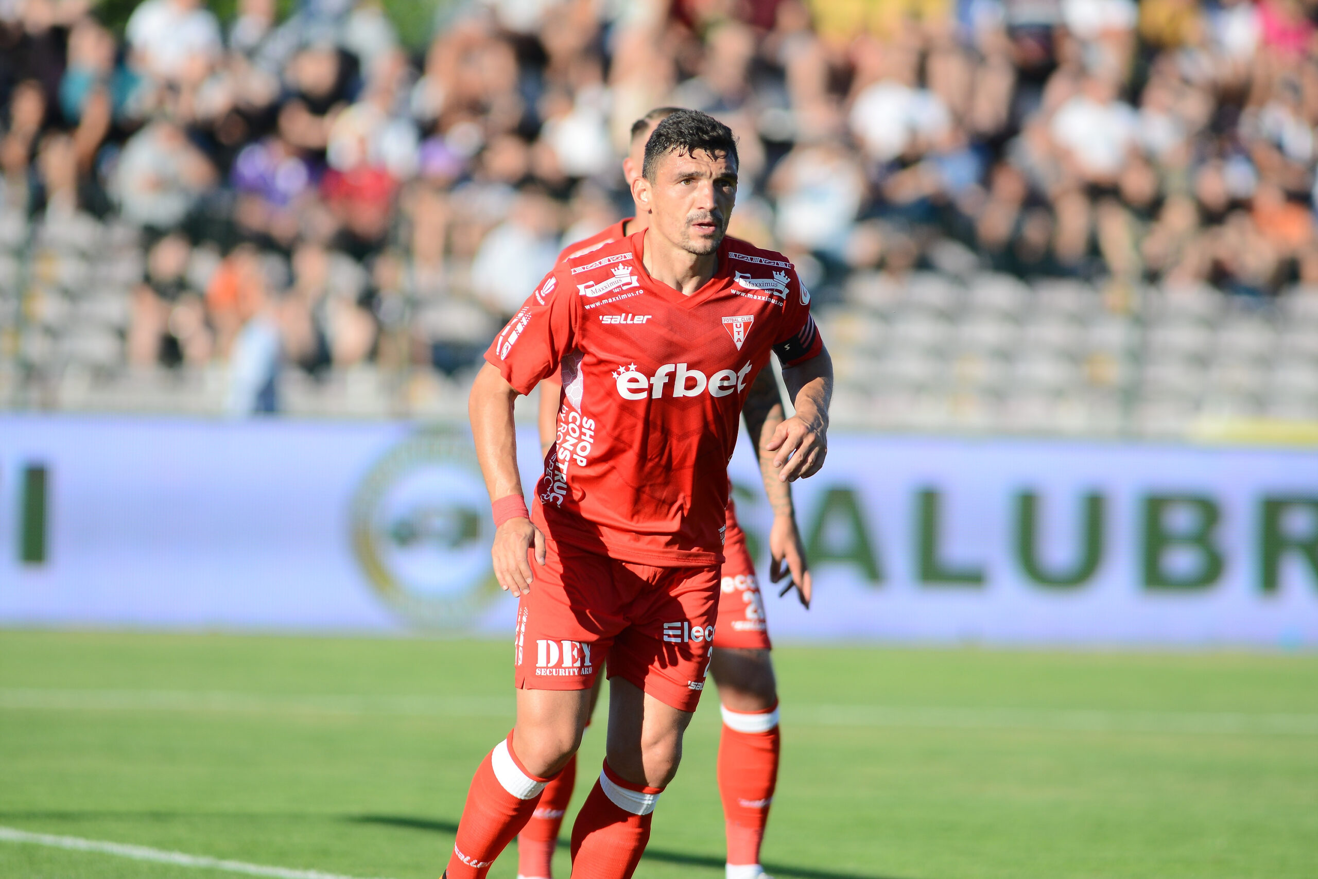 Claudiu Keșeru punea muzică petrecăreților la miezul nopții, la Arad