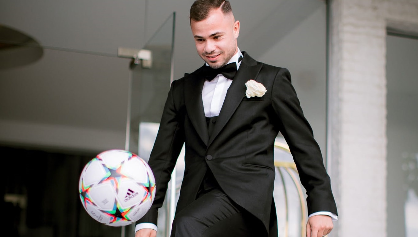 Alin Manea n-a lăsat fotbalul nici la nuntă