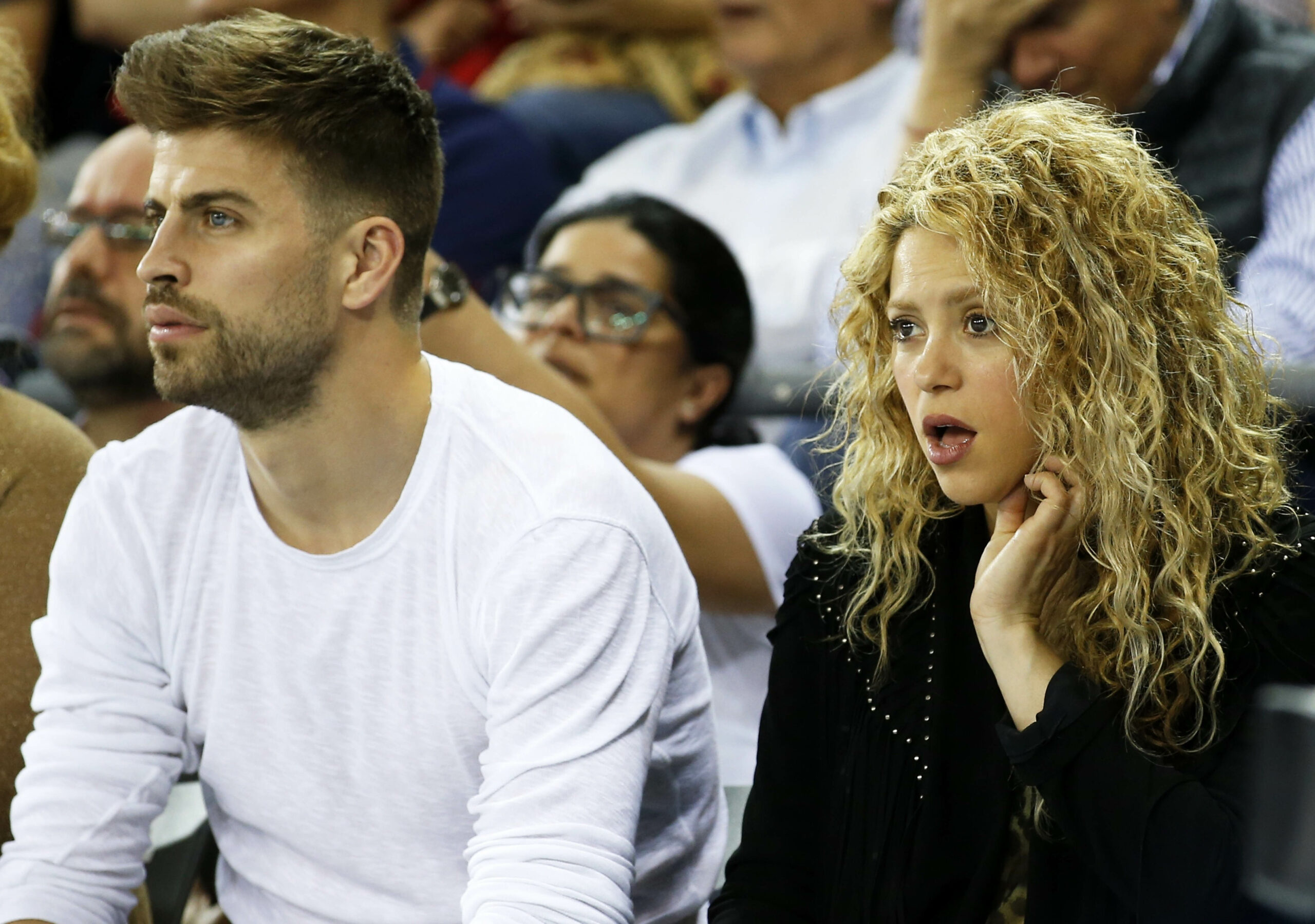 Gerard Pique, surprins în ipostaze tandre cu noua iubită | FOTO