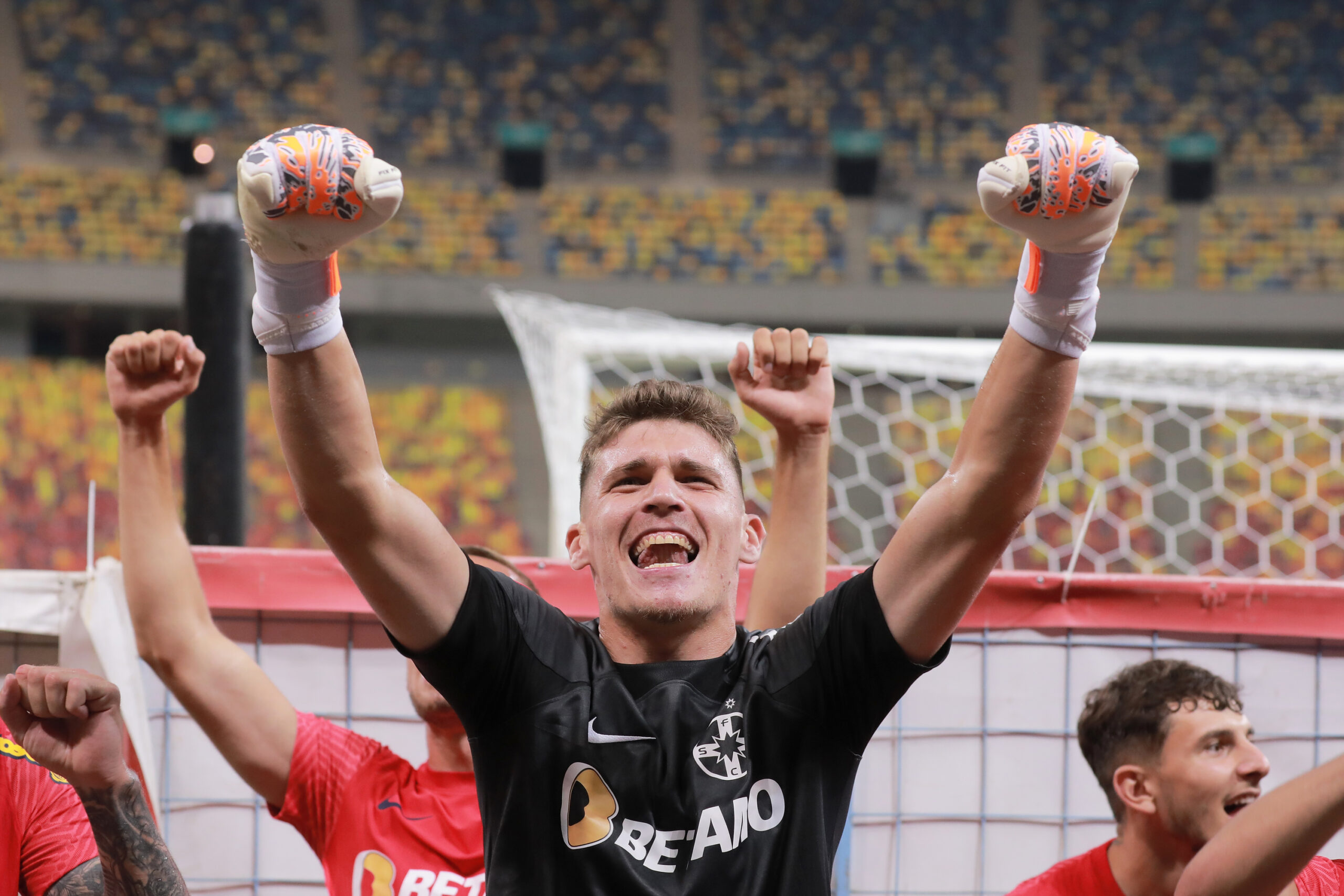 Ștefan Târnovanu strigă adunarea înainte de Dunajska Streda - FCSB