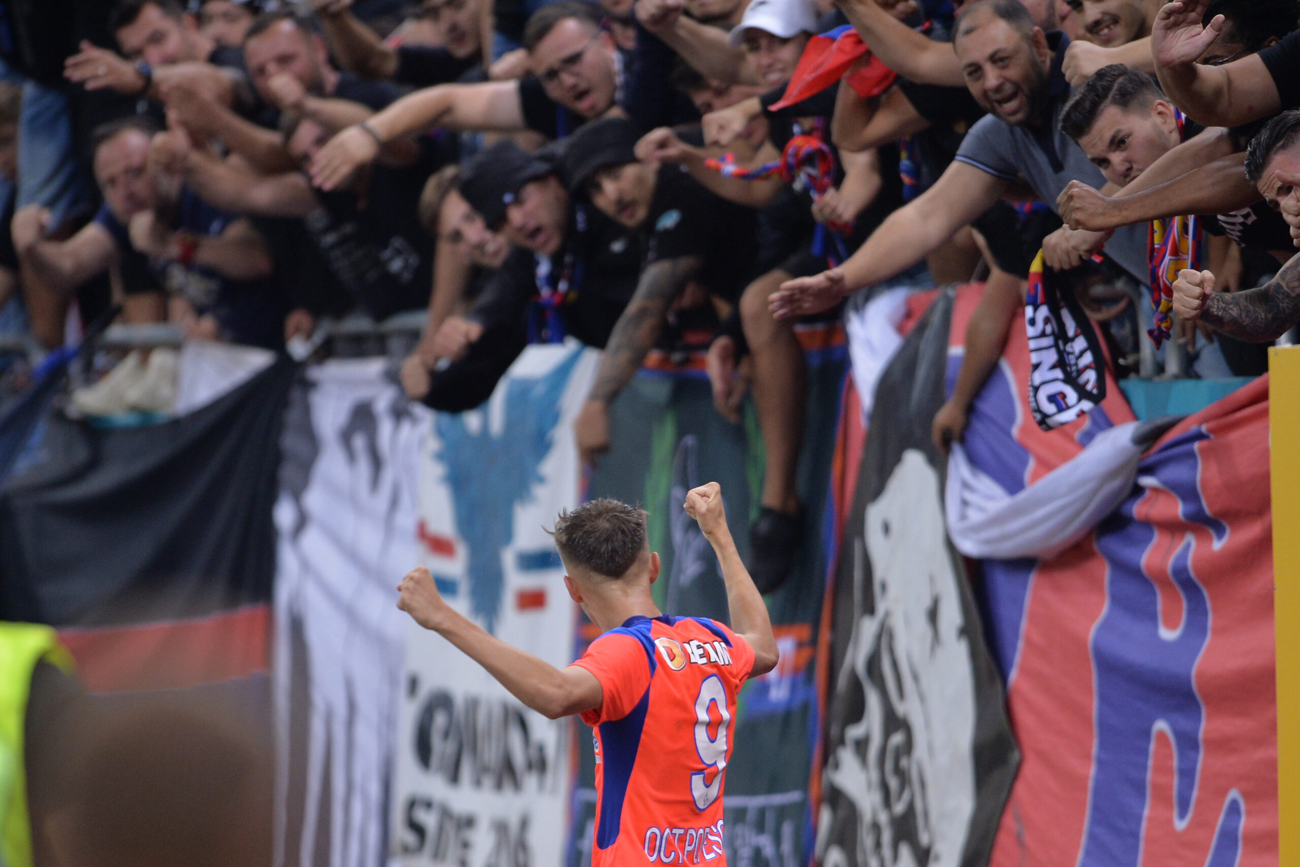 FCSB a pus la vânzare biletele pentru meciurile din grupele Conference ...