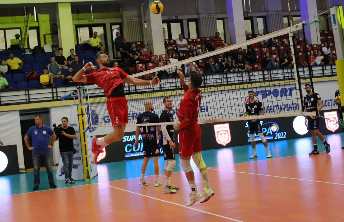 Dinamo a cucerit Supercupa României la volei masculin cu doi giganți