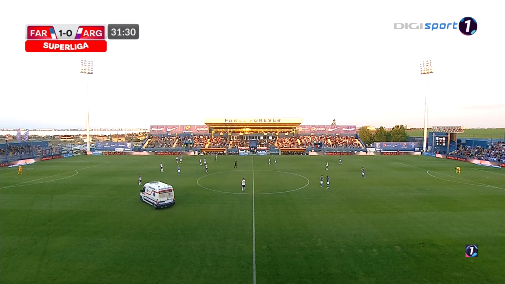 Ambulanța a intrat de urgență pe teren la Farul - FC Argeș