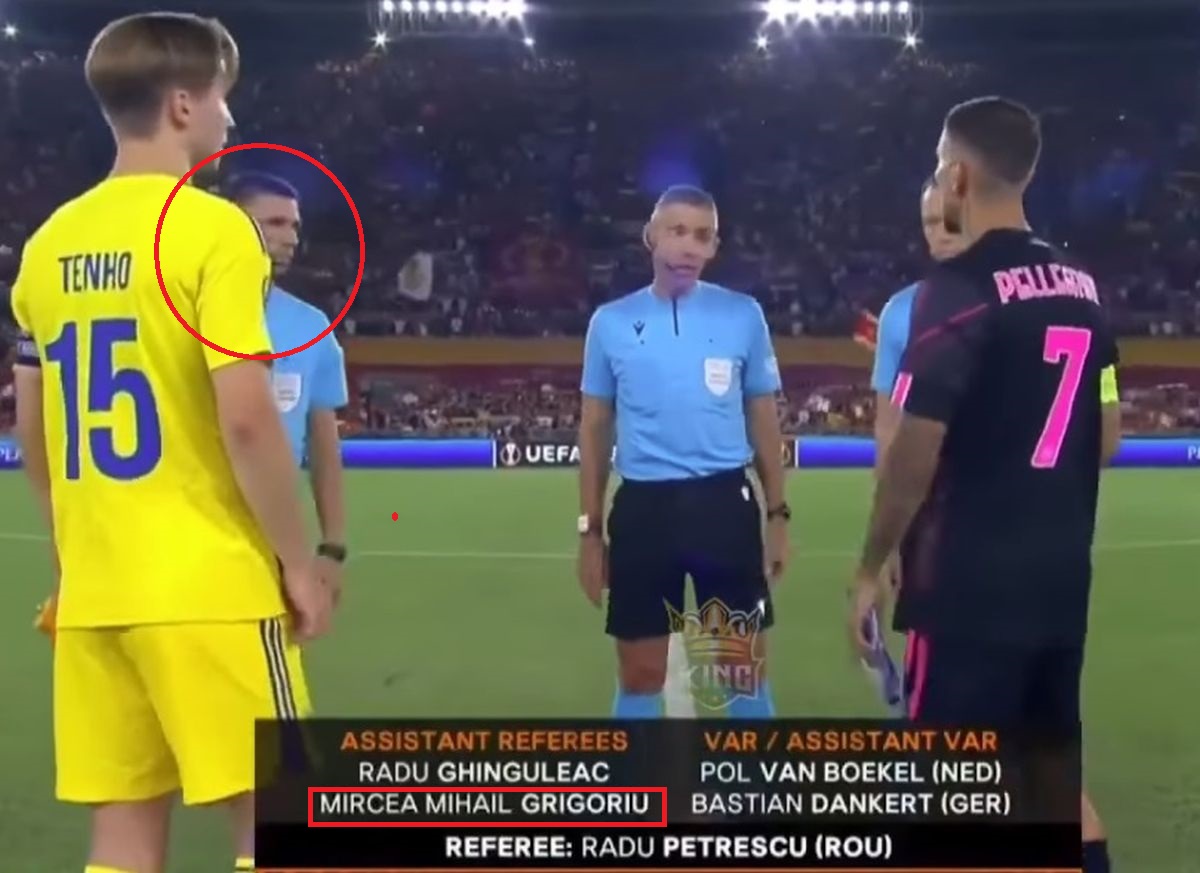 Marcel Bîrsan, cu fanionul în mână deși este arbitru de centru