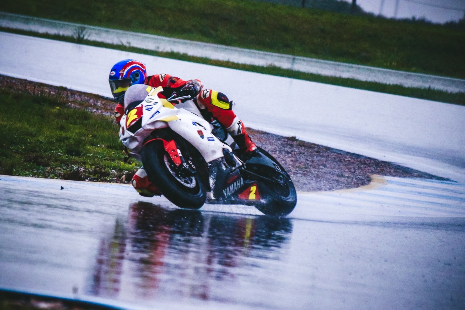 Românii fac legea în Est Europeanul de moto Supersport