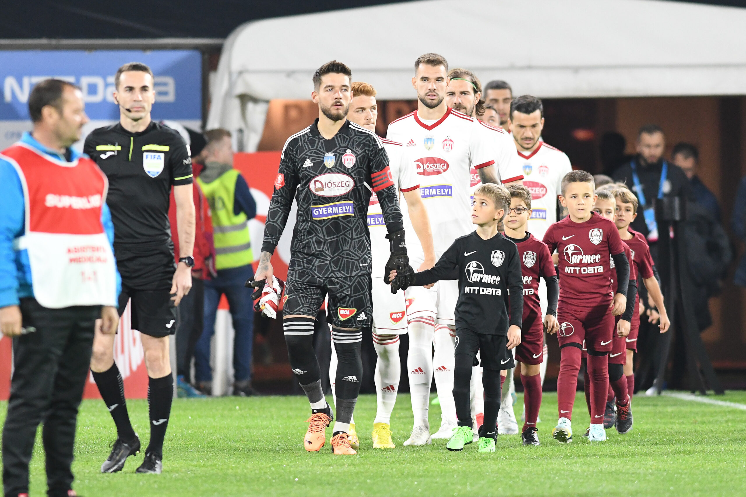 Jucătorii lui Sepsi OSK, la pământ după înfrângerea cu CFR Cluj