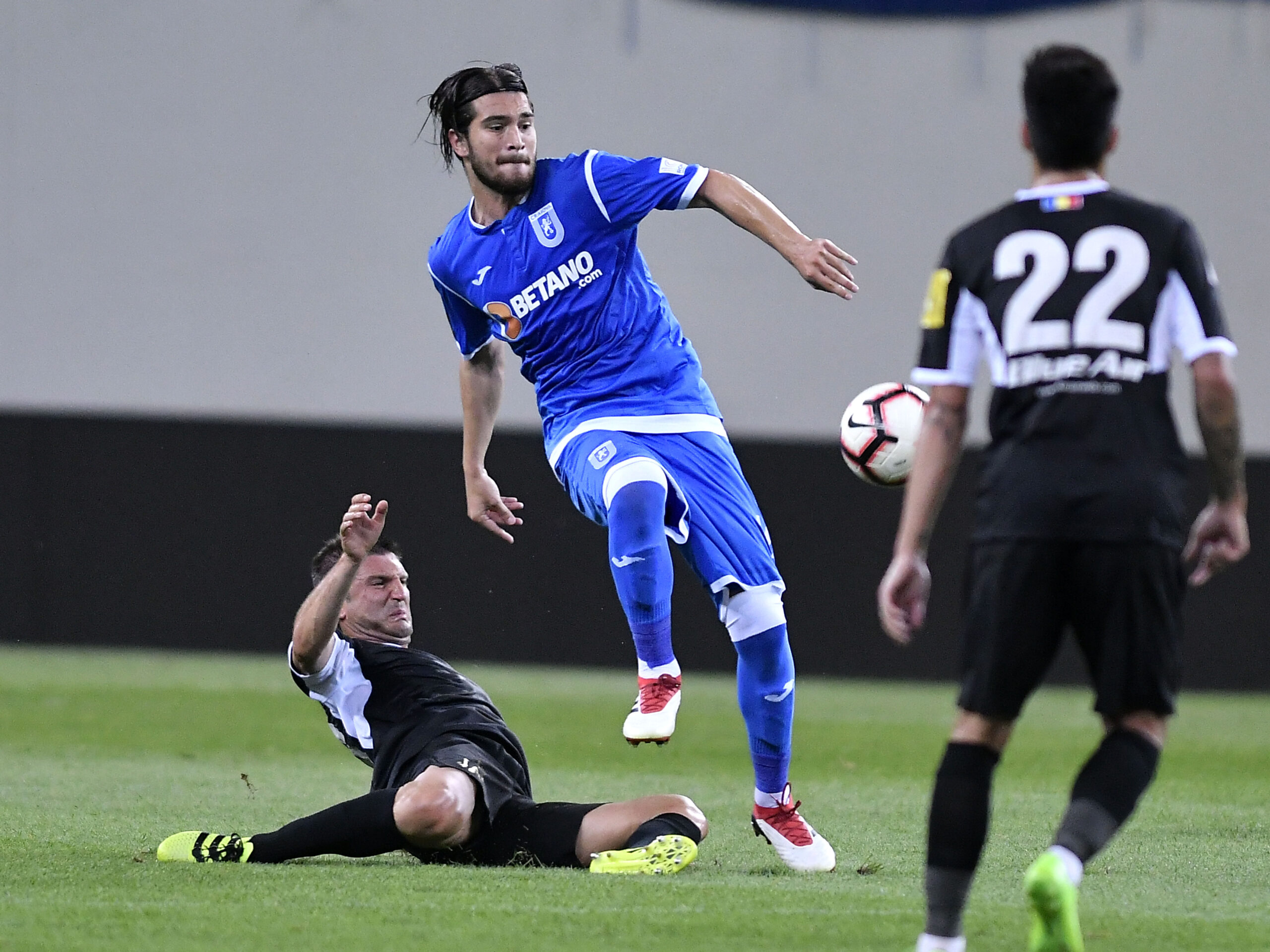 Sare în apărarea lui Răzvan Popa, cum își alegea Devis Mangia victimele