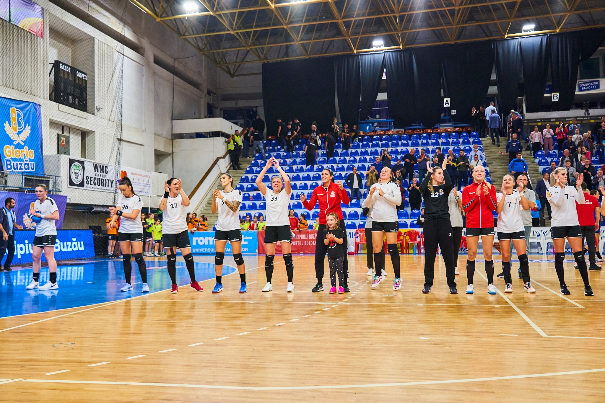 Lovitură de teatru în handbal! Gloria Buzău s-a calificat în turul următor