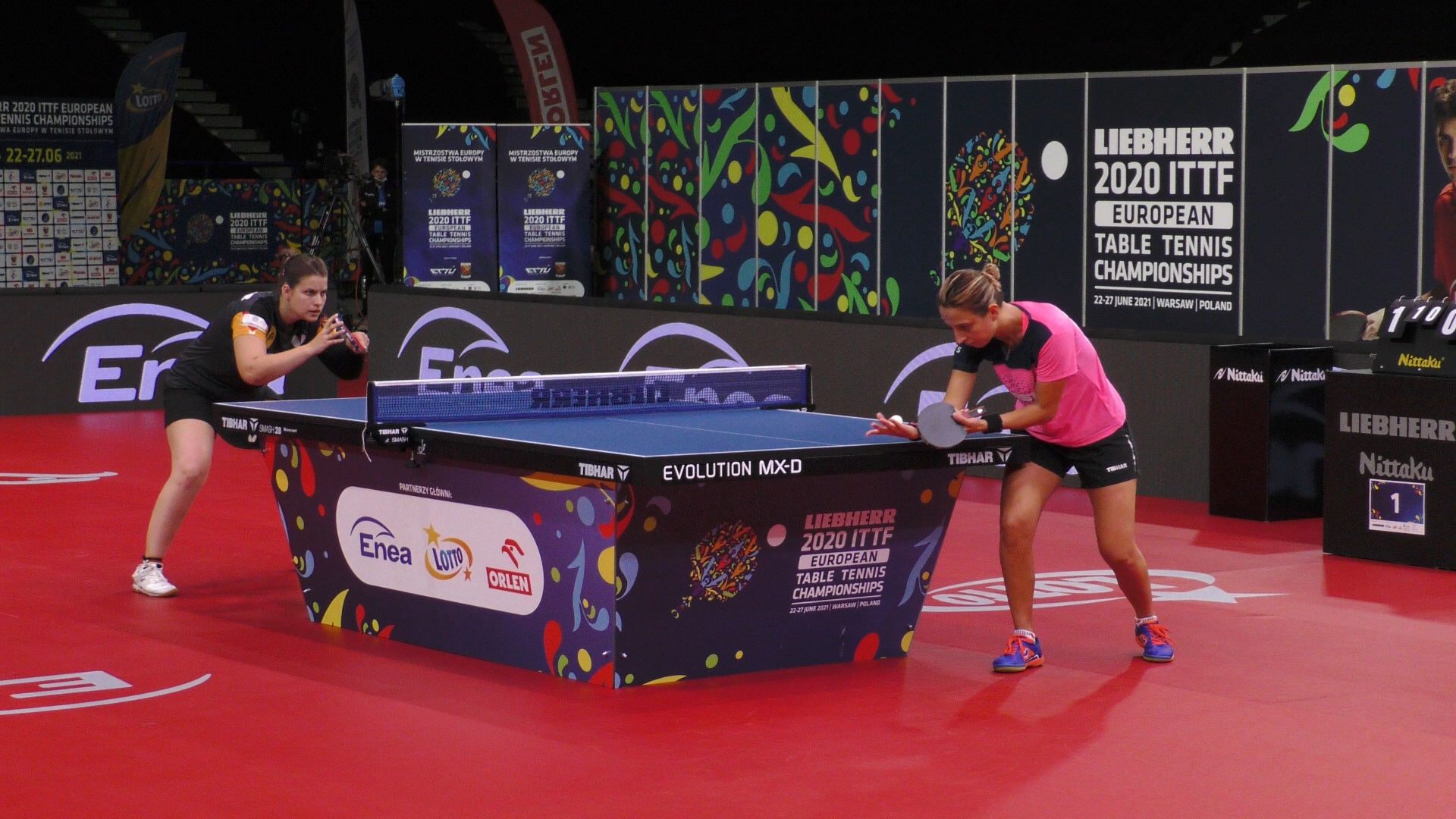 Eliza Samara, de la masa de joc, la birou