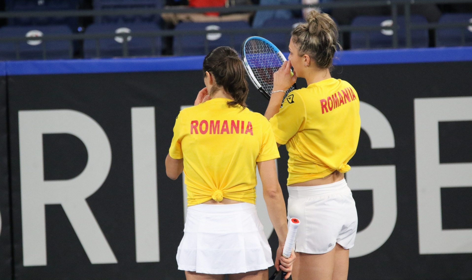 Cum au intrat îmbrăcate pe teren Jaqueline Cristian și Monica Niculescu