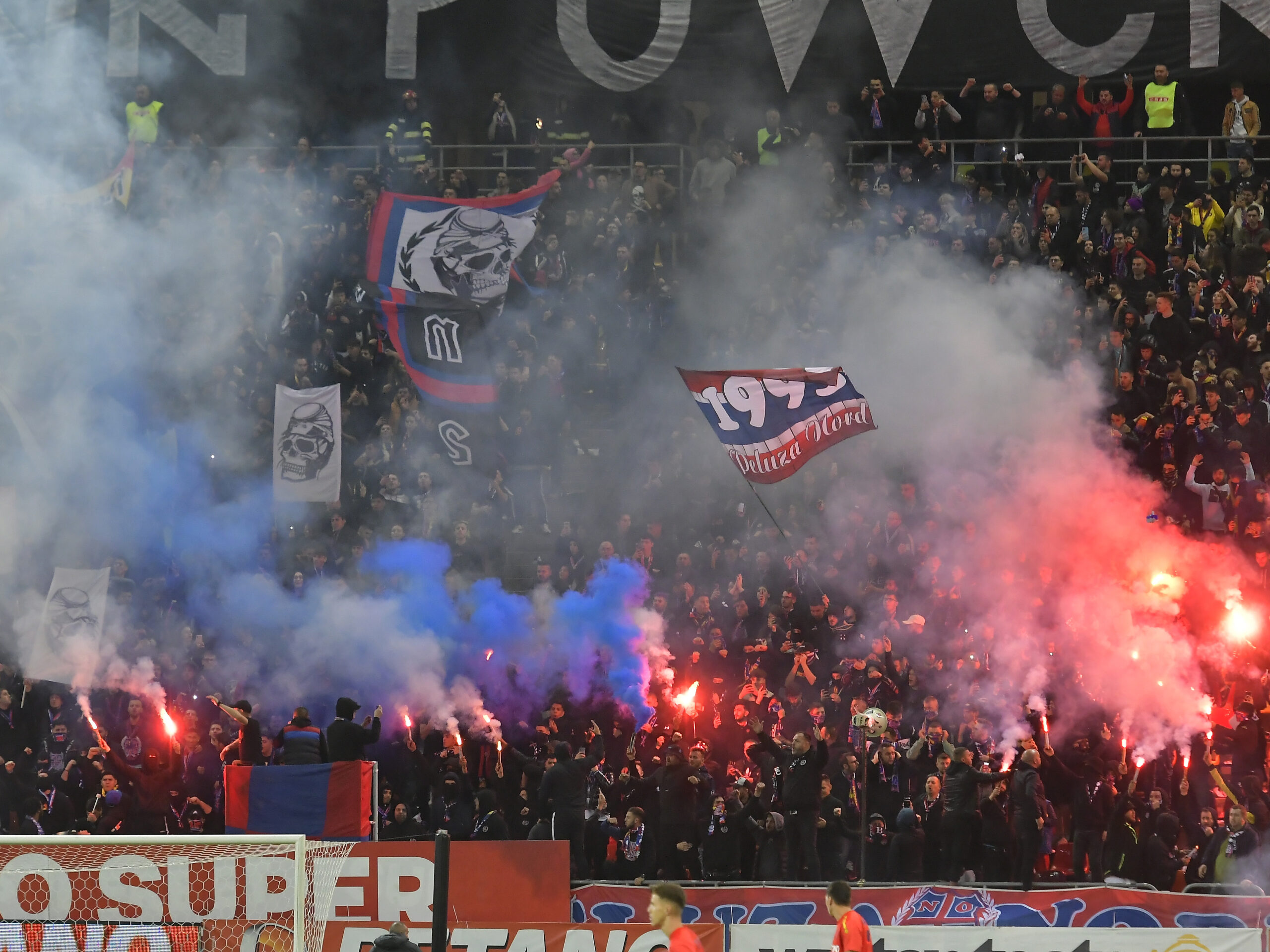 Galeria de la FCSB, susținere pentru Sorescu! Mustață a vorbit cu vedeta