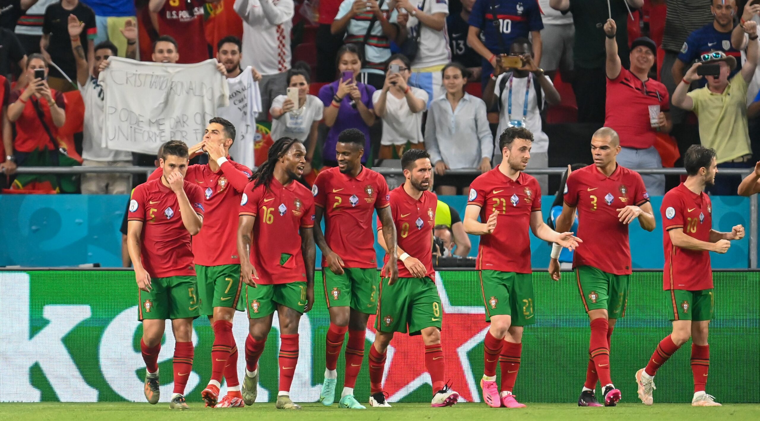 Portugalia lui Cristiano Ronaldo, singura echipă națională de fotbal cu ...