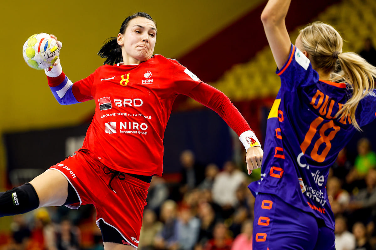 Cristina Neagu a fost înjurată după fiecare gol de către galeria Rapidului