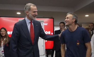 „Continuați să cântați, băieți!”. Regele Filip al VI-lea al Spaniei a ...