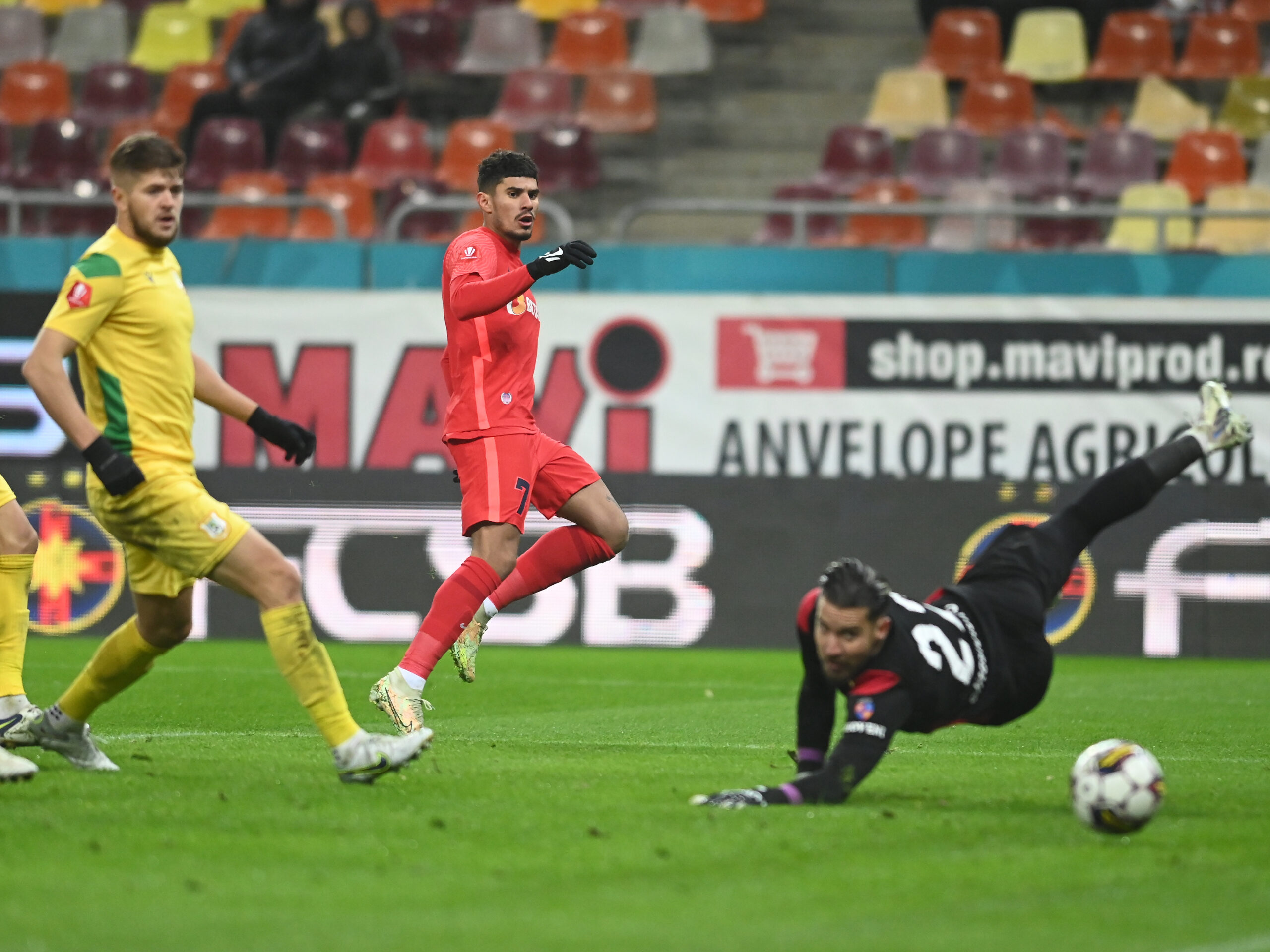 Florinel Coman a recunoscut că i-a cerut lui Becali să plece de la FCSB