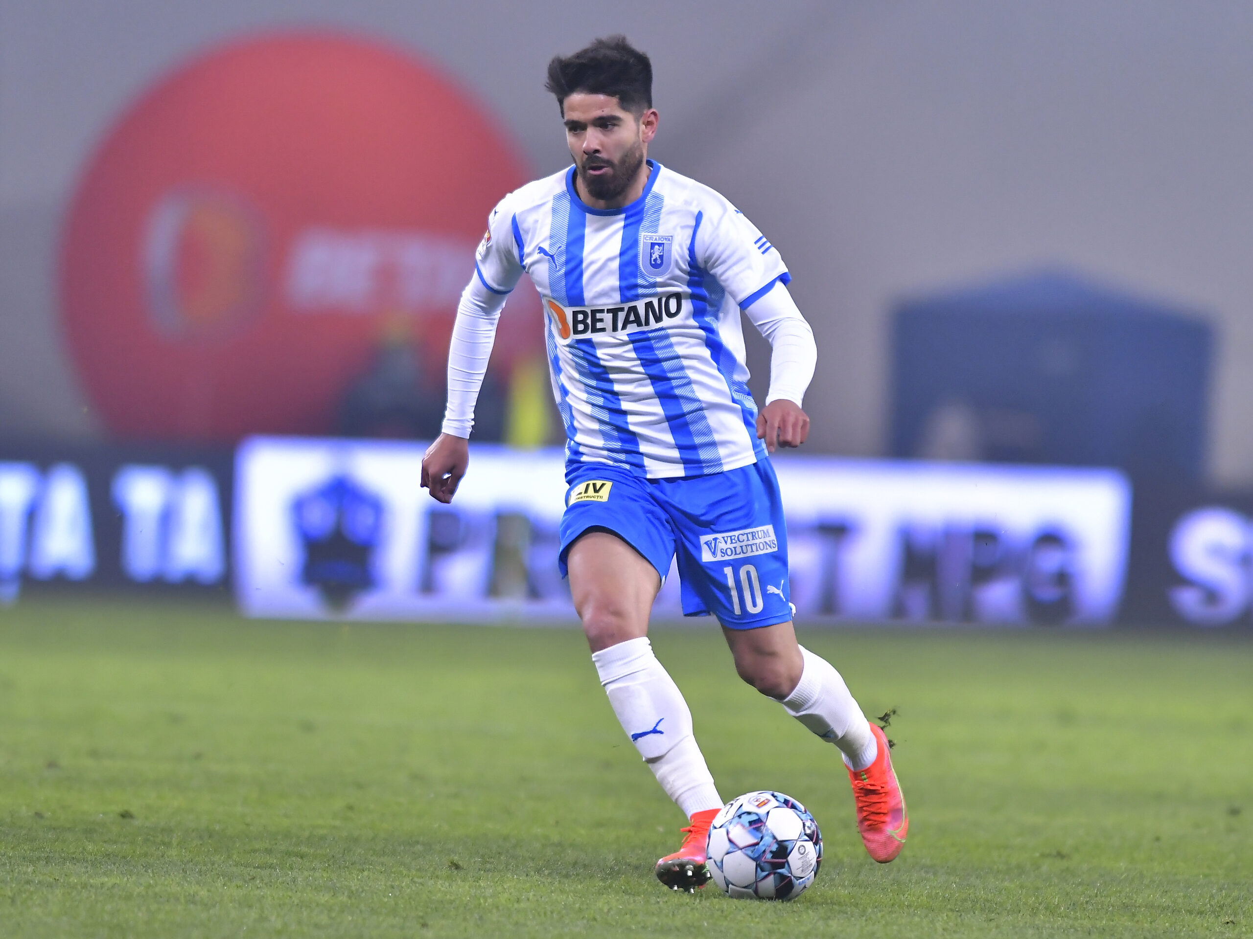 Derapaj al Universității Craiova la adresa lui Ionuț Vînă