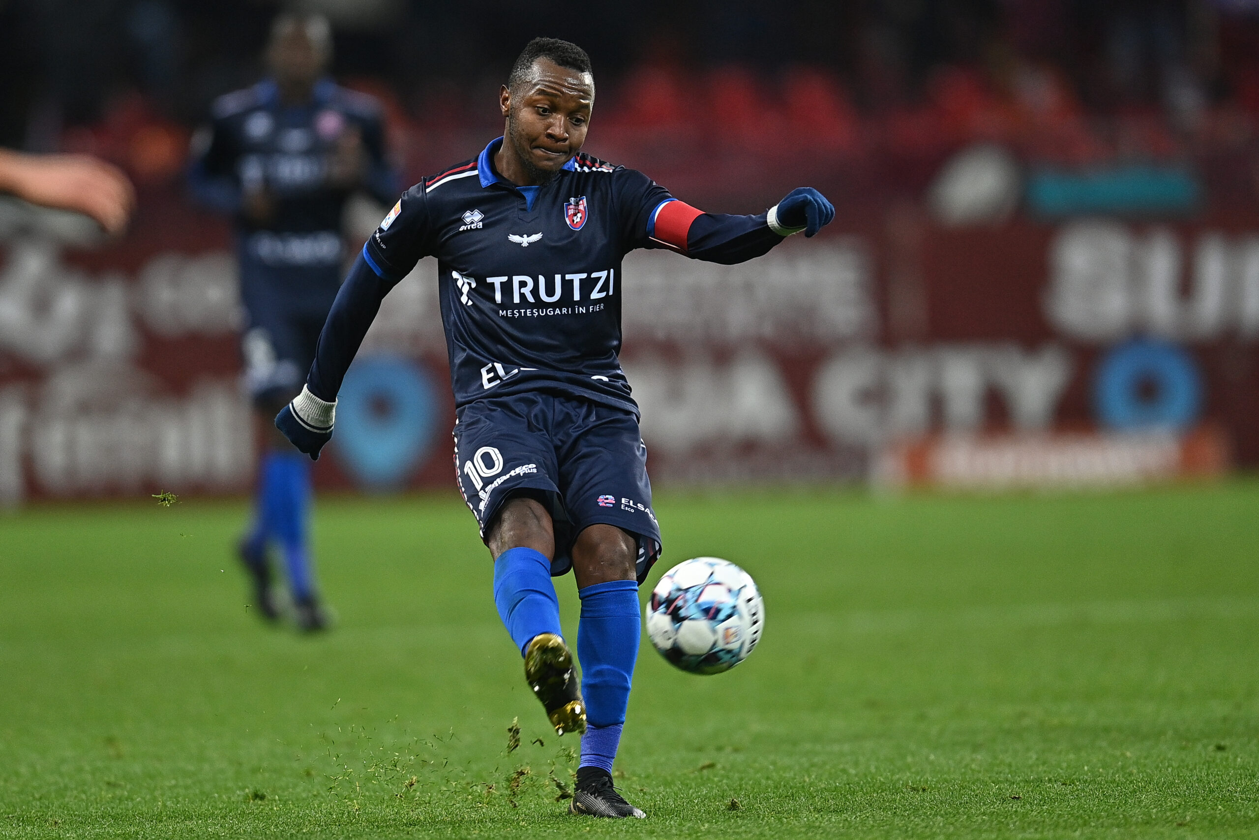 Hervin Ongenda își pregătește revenirea în România! Trei echipe din ...