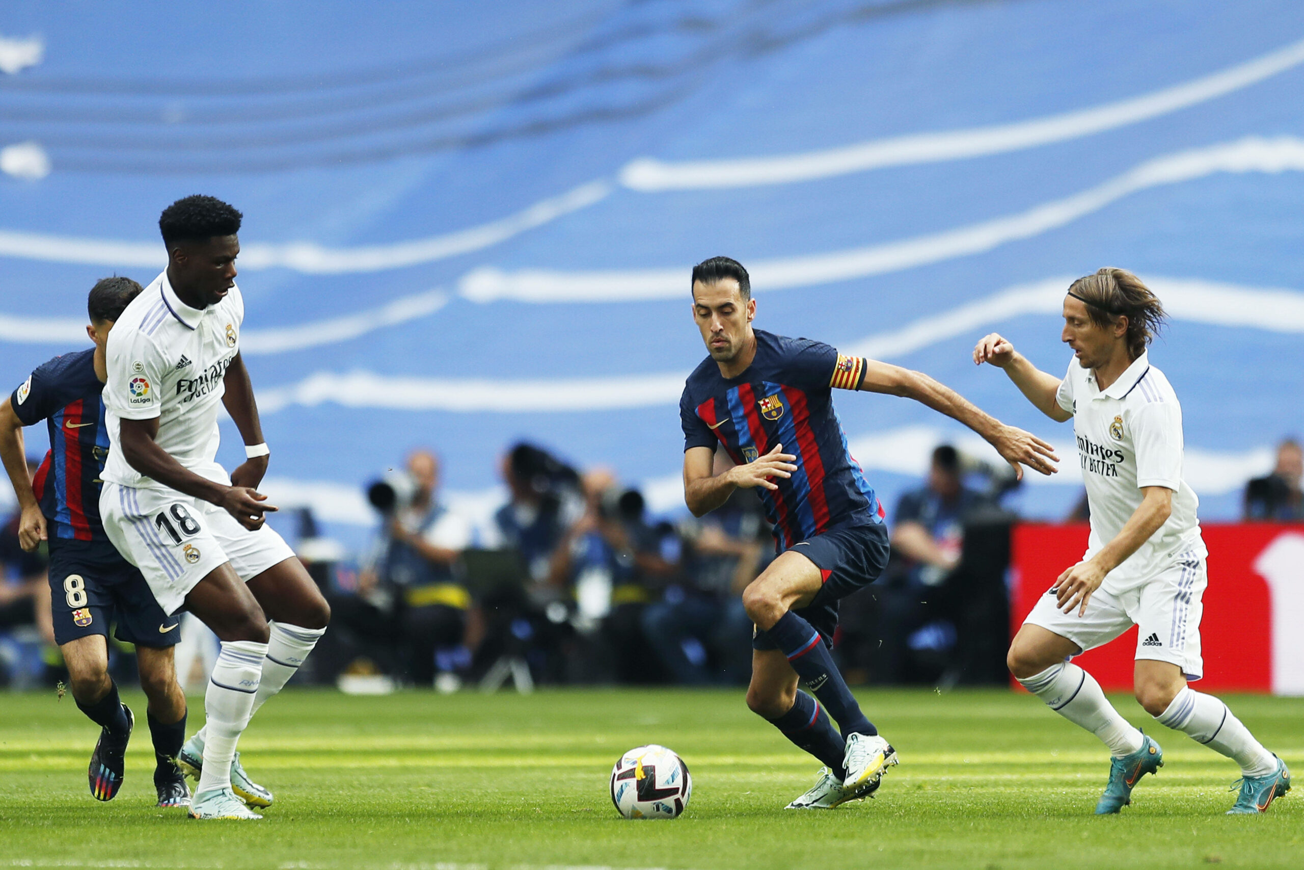 Real Madrid – Barcelona, “El Clasico” cu trofeul de masă. Vezi ...
