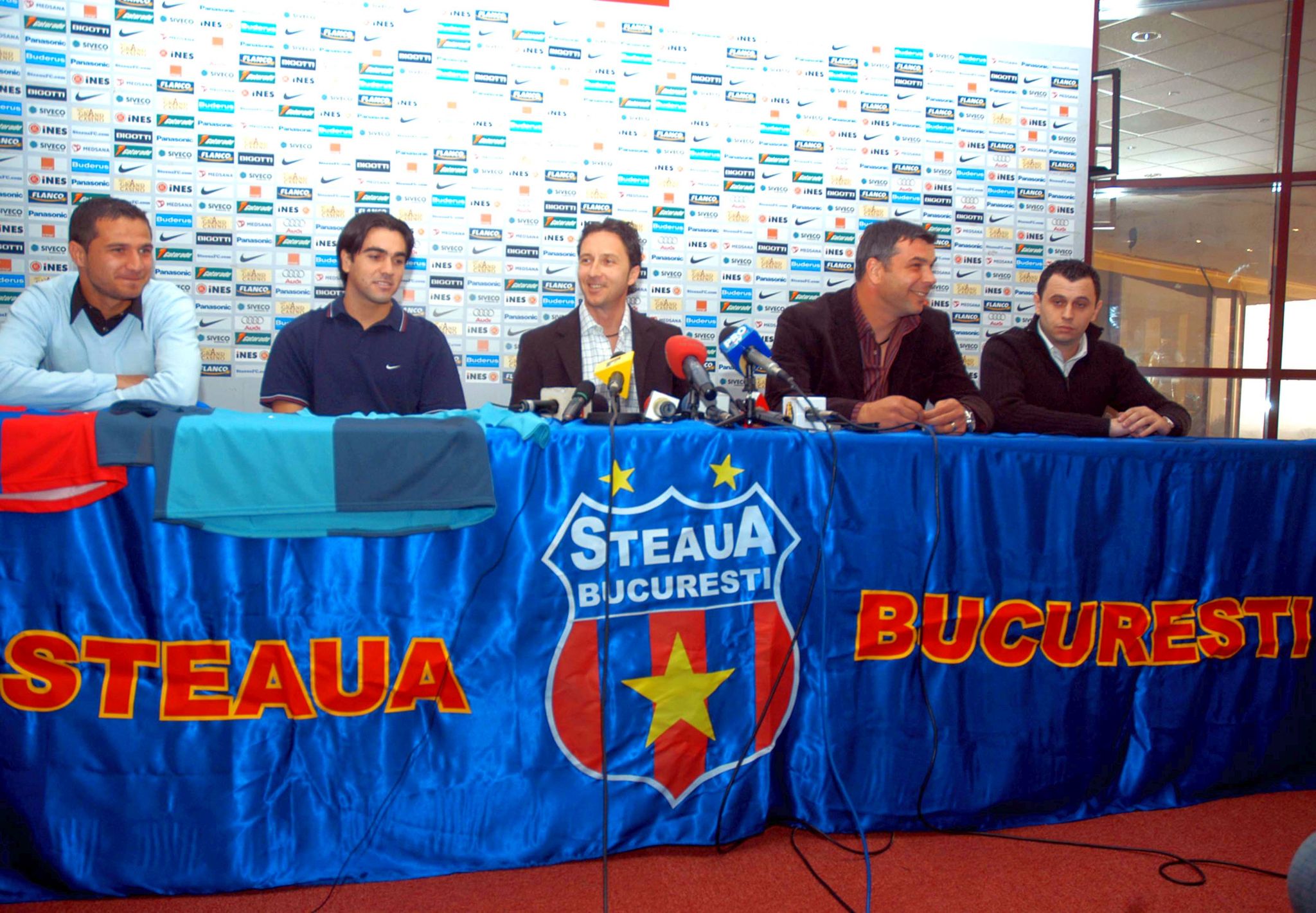 Cosmin Olăroiu se implică în antrenamentele de la FCSB!