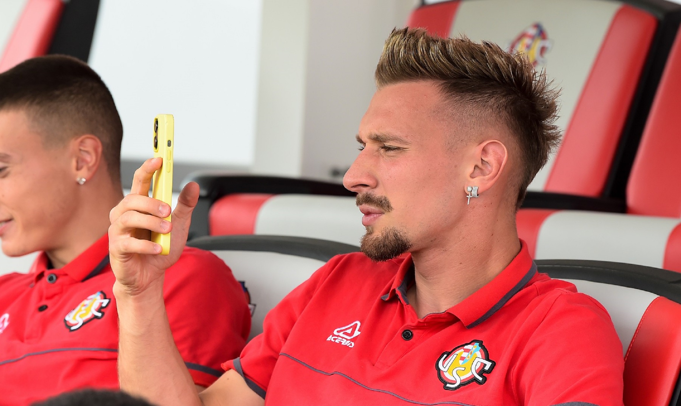 Praf și pubelă. Editorial de Radu Paraschivescu