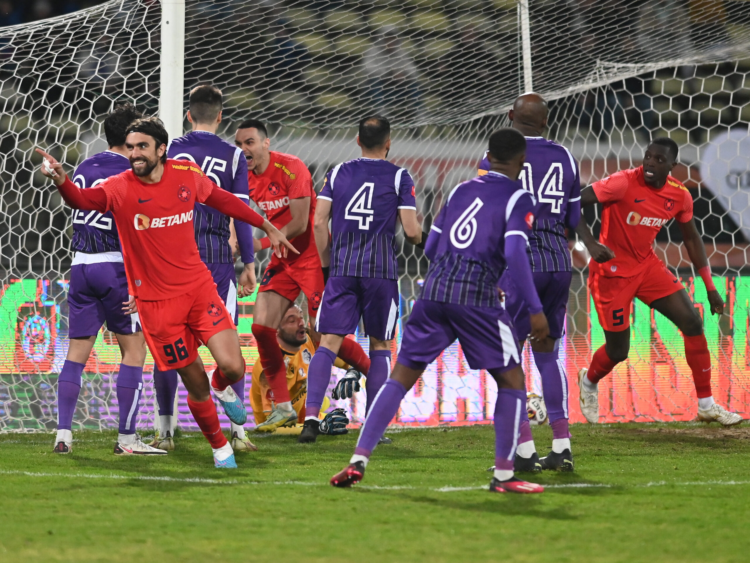 Disperare în rândul argeșenilor după înfrângerea cu FCSB. „Trebuie să ...