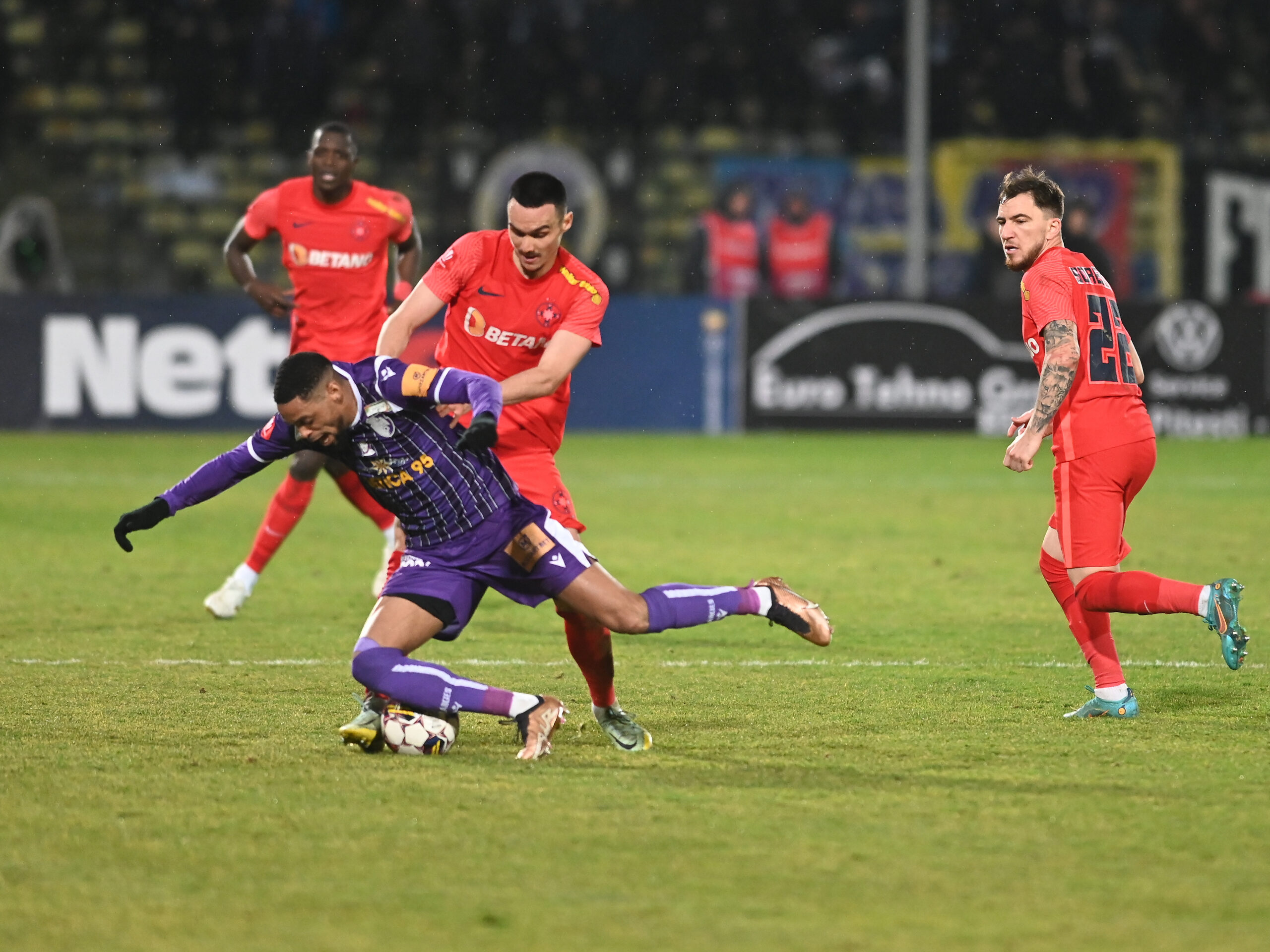 Șut a dezvăluit ce s-a întâmplat la faza primului gol din Argeș - FCSB