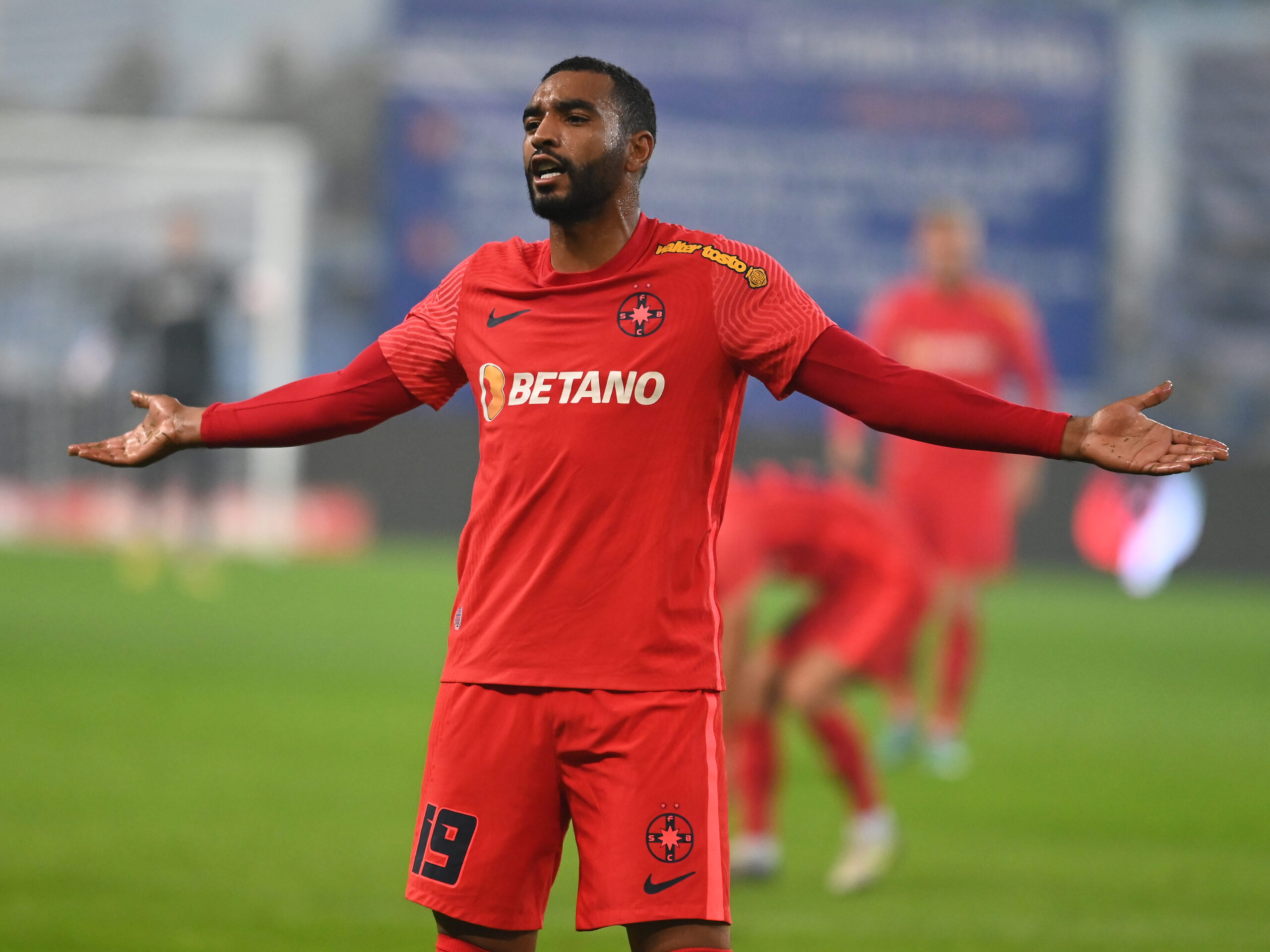 Billel Omrani aleargă singur prin pădure după plecarea de la FCSB