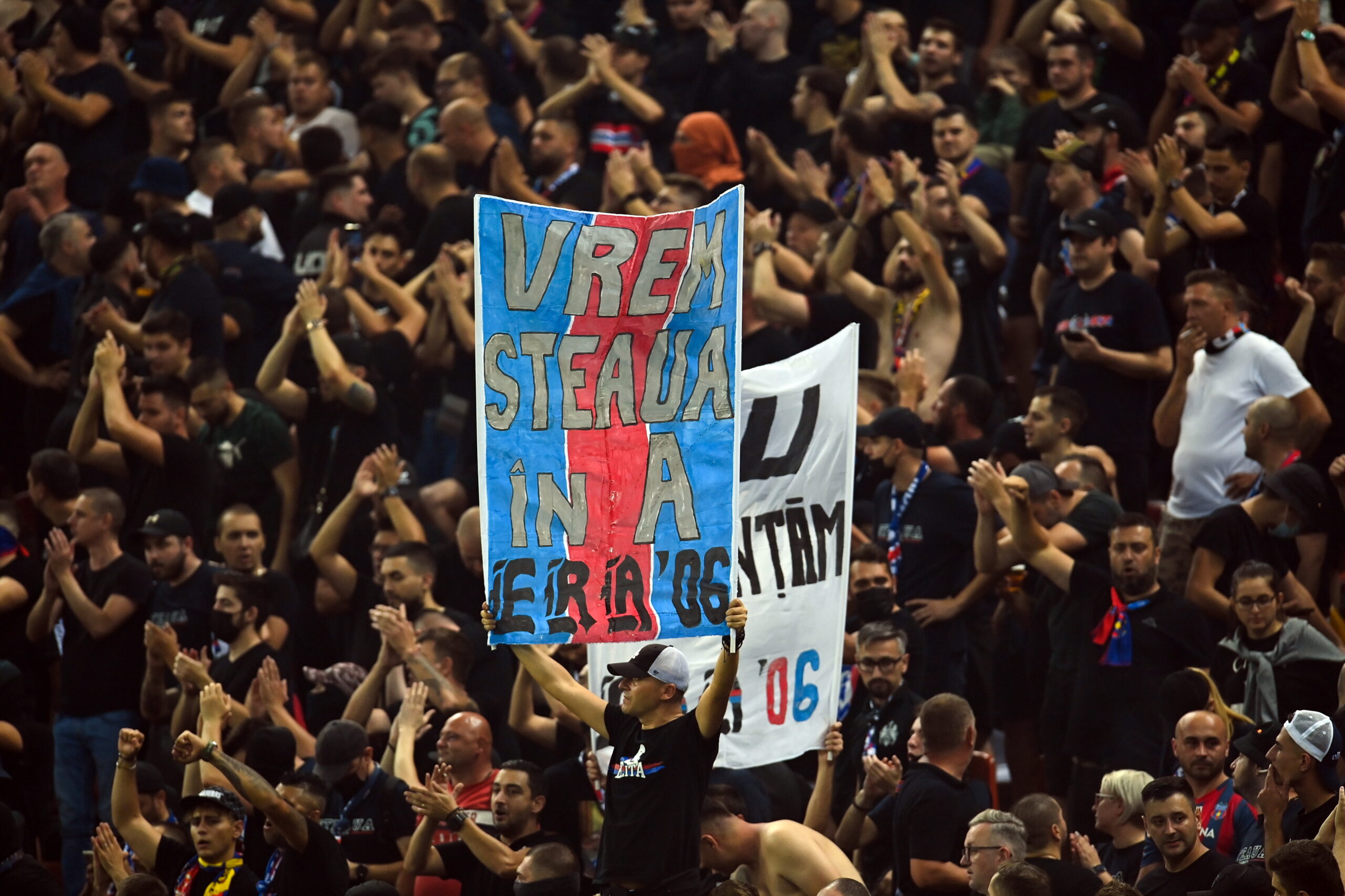 Suporterii lui CSA Steaua au reacționat după ce s-a decis rejudecarea procesului pentru palmares ...