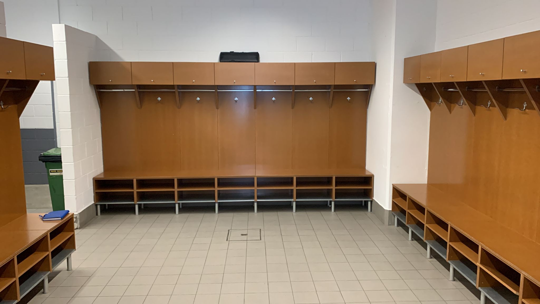 Imagini tari în exclusivitate cu vestiarul și gazonul din Andorra