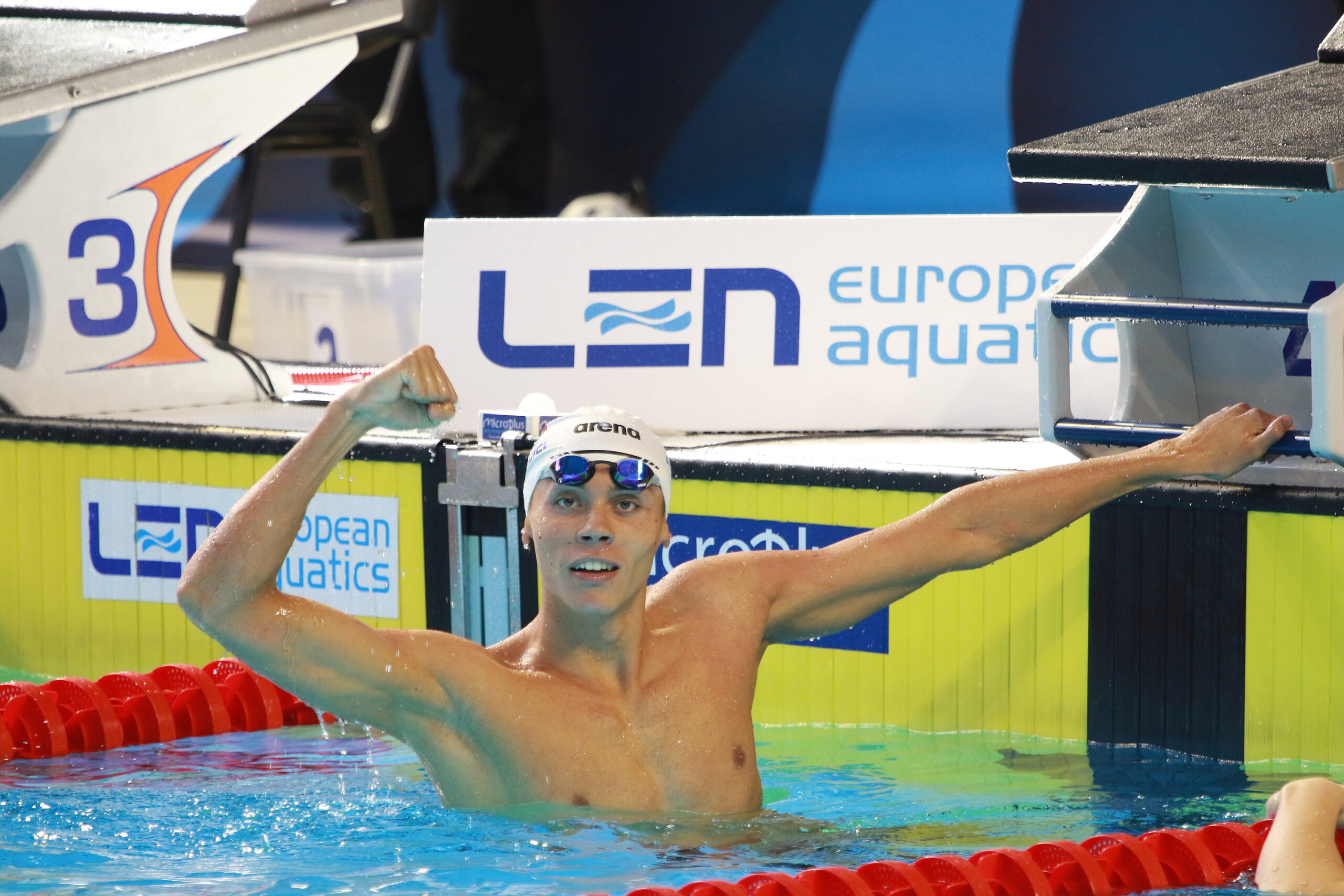 Așa arată o zi din viața campionului David Popovici