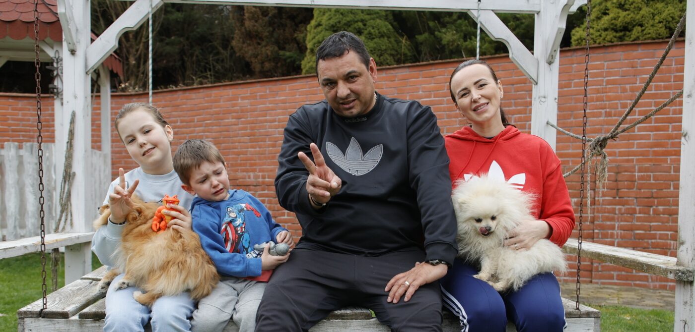 Ganea s-a retras la poalele munților. Crește orătănii, oi și capre