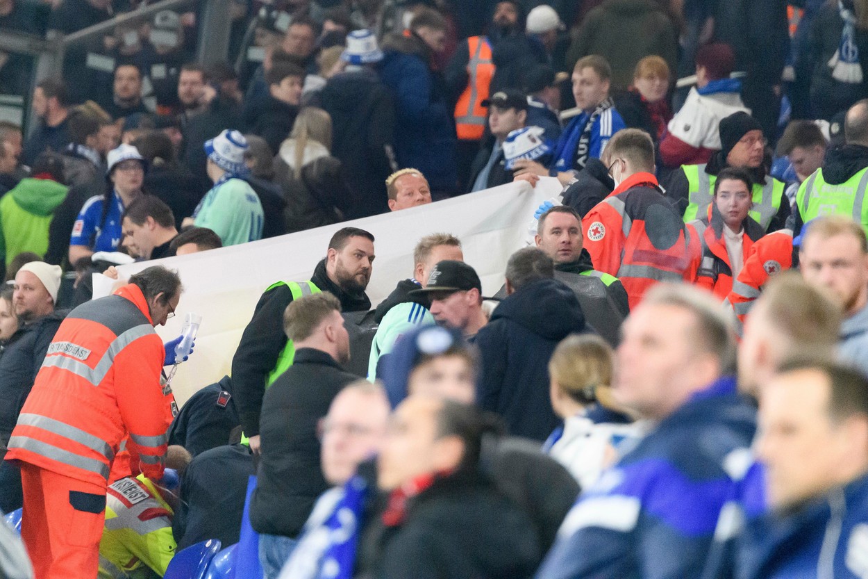 Tragedie în Bundesliga! Un fan a murit pe stadion în timpul meciului