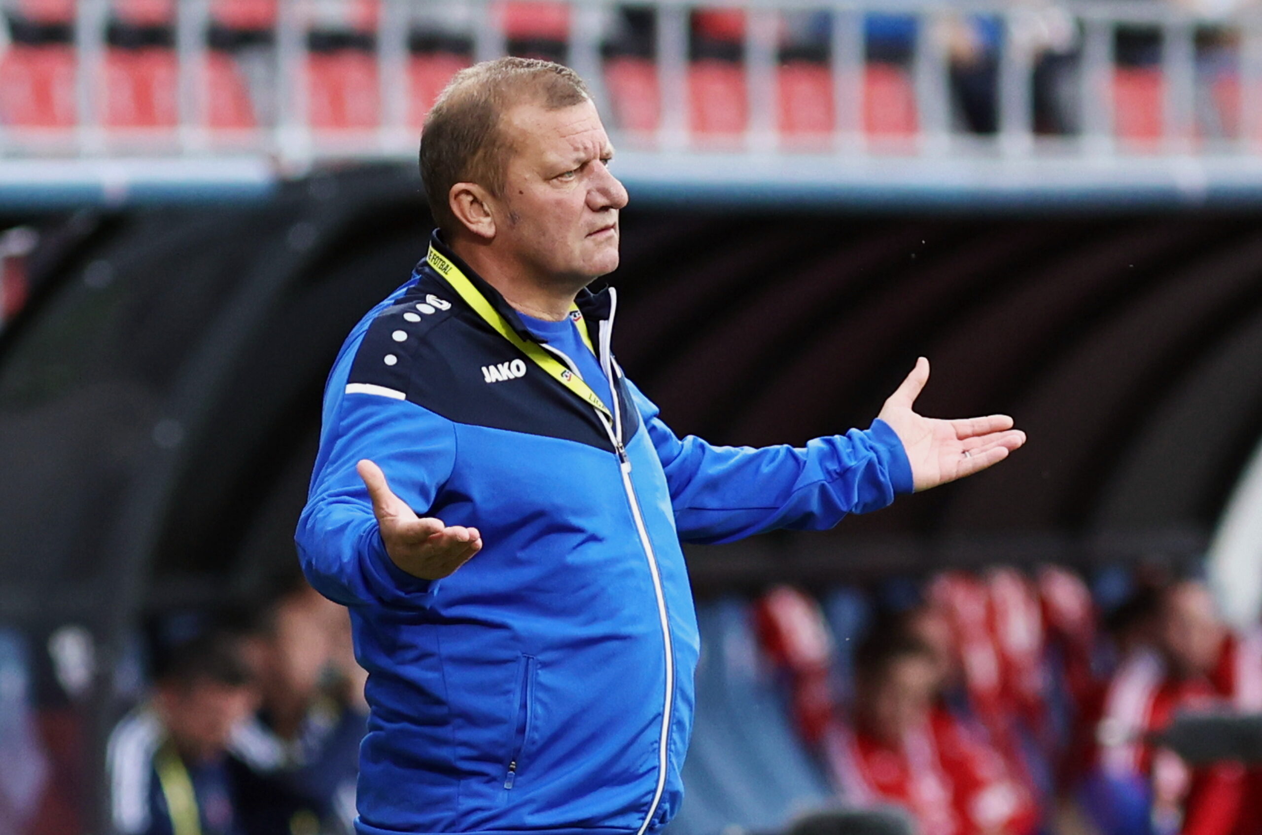 Lui Dorinel Munteanu nu-i e teamă că-și pune suporterii în cap!