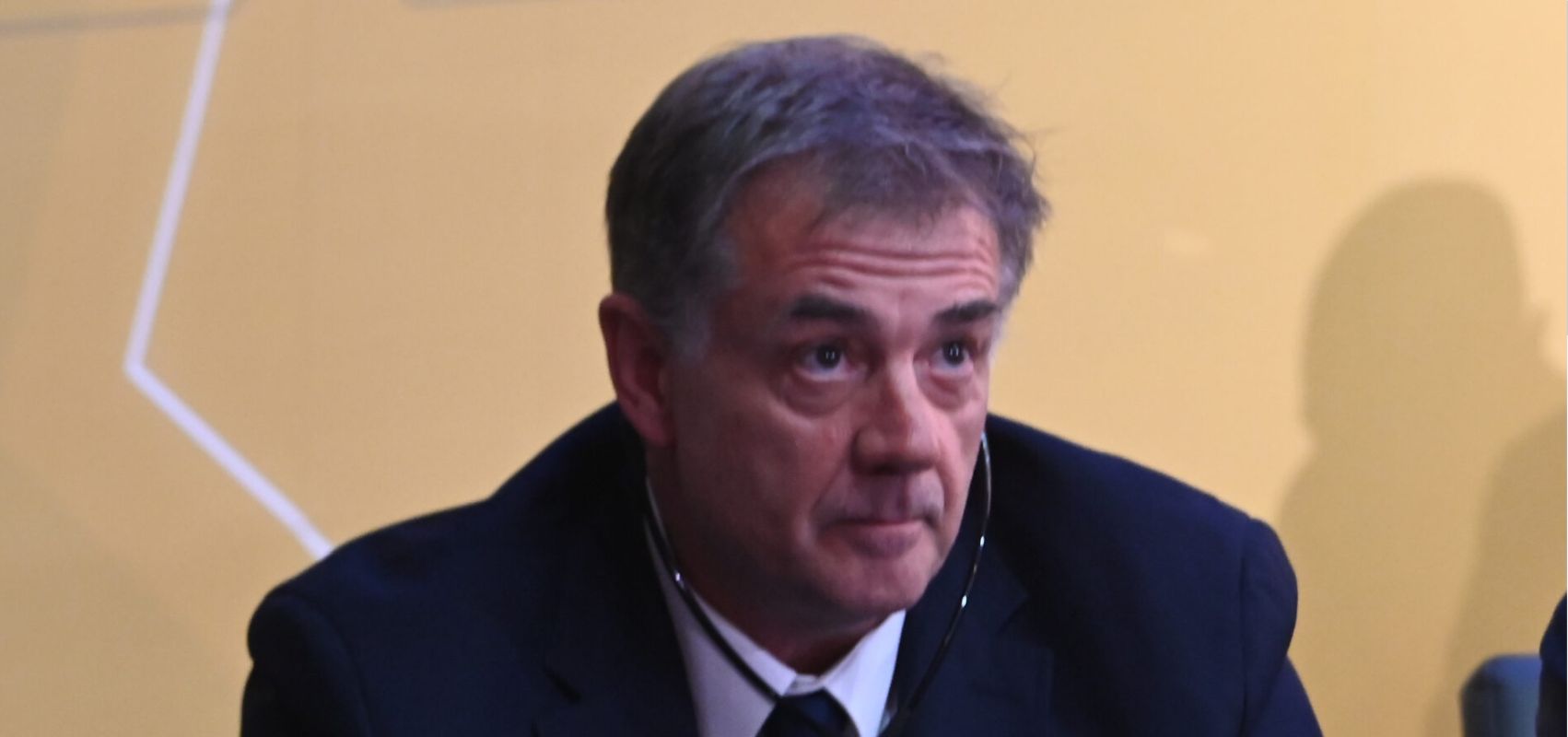 Editorial Radu Paraschivescu despre arbitrajul var din superliga