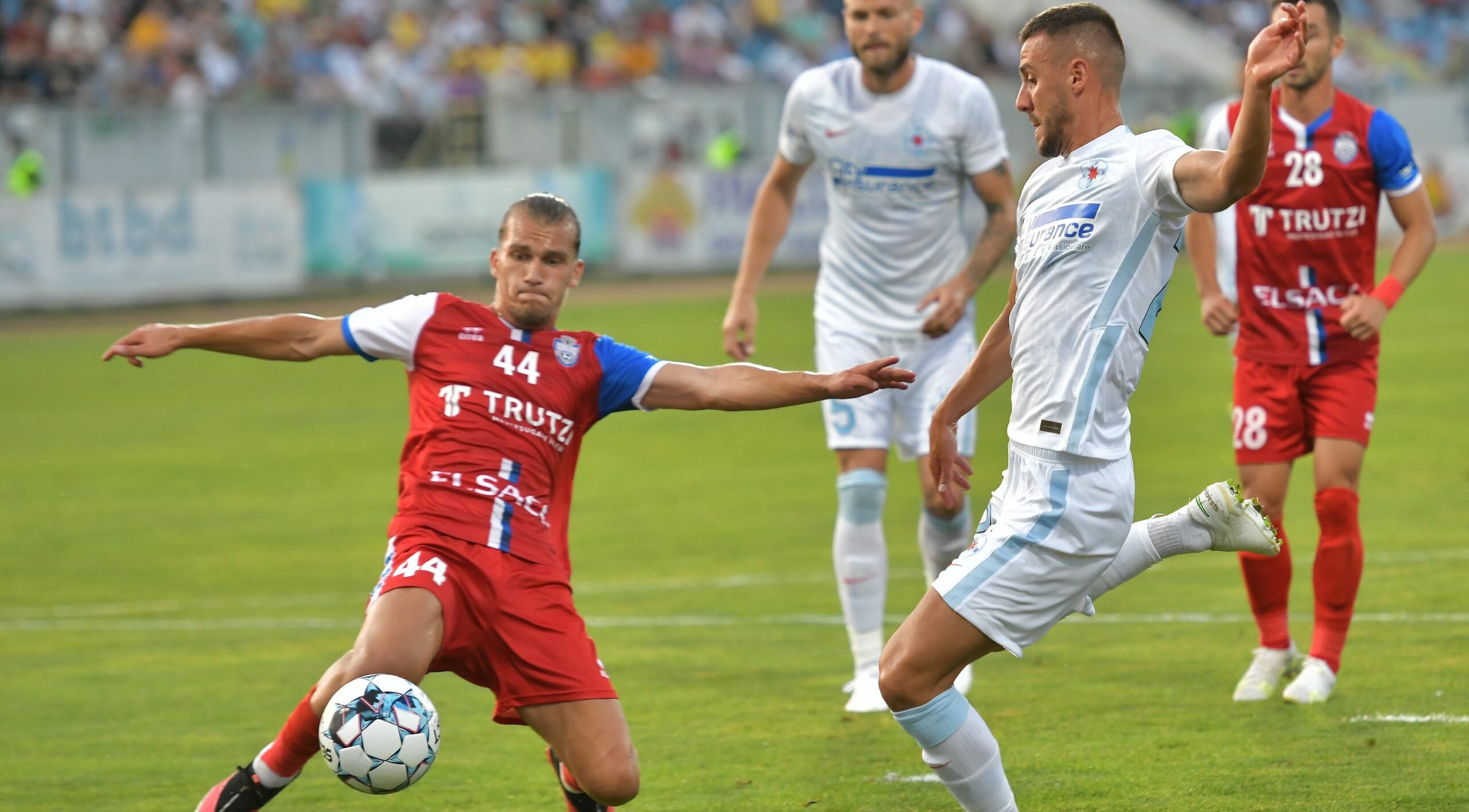 Conflict între un fotbalist şi patronul echipei din Superliga