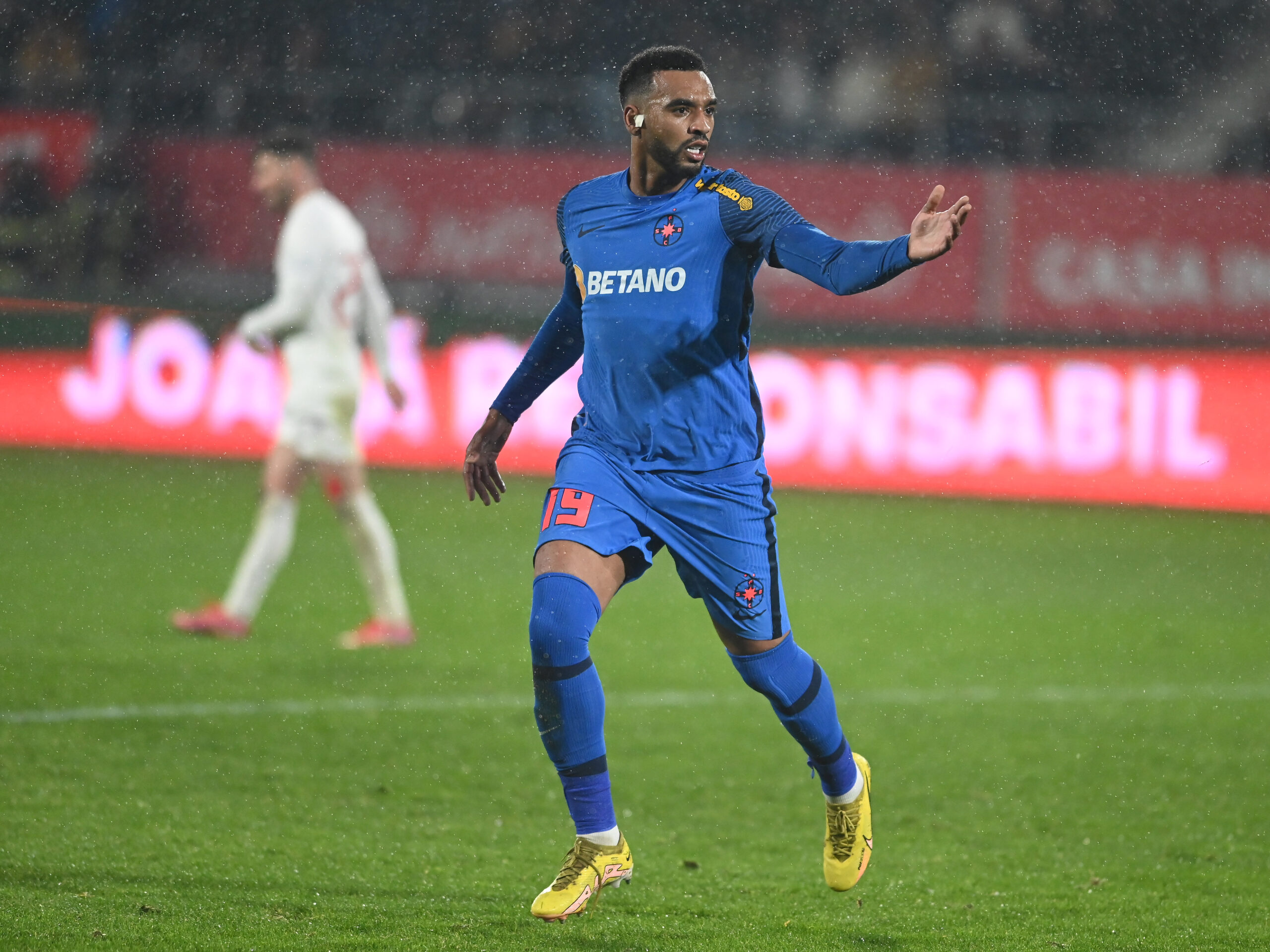 Billel Omrani, dat afară de Gigi Becali, l-a blocat pe Riyad Mahrez