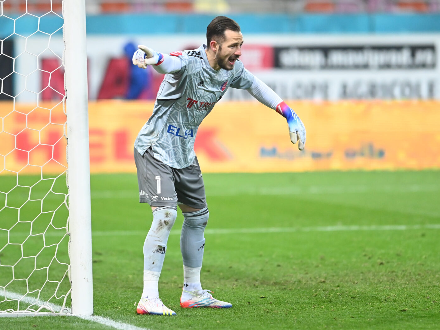 Dinamo face colecție de portari. Dujmovic nu a plecat, dar șefii mai ...