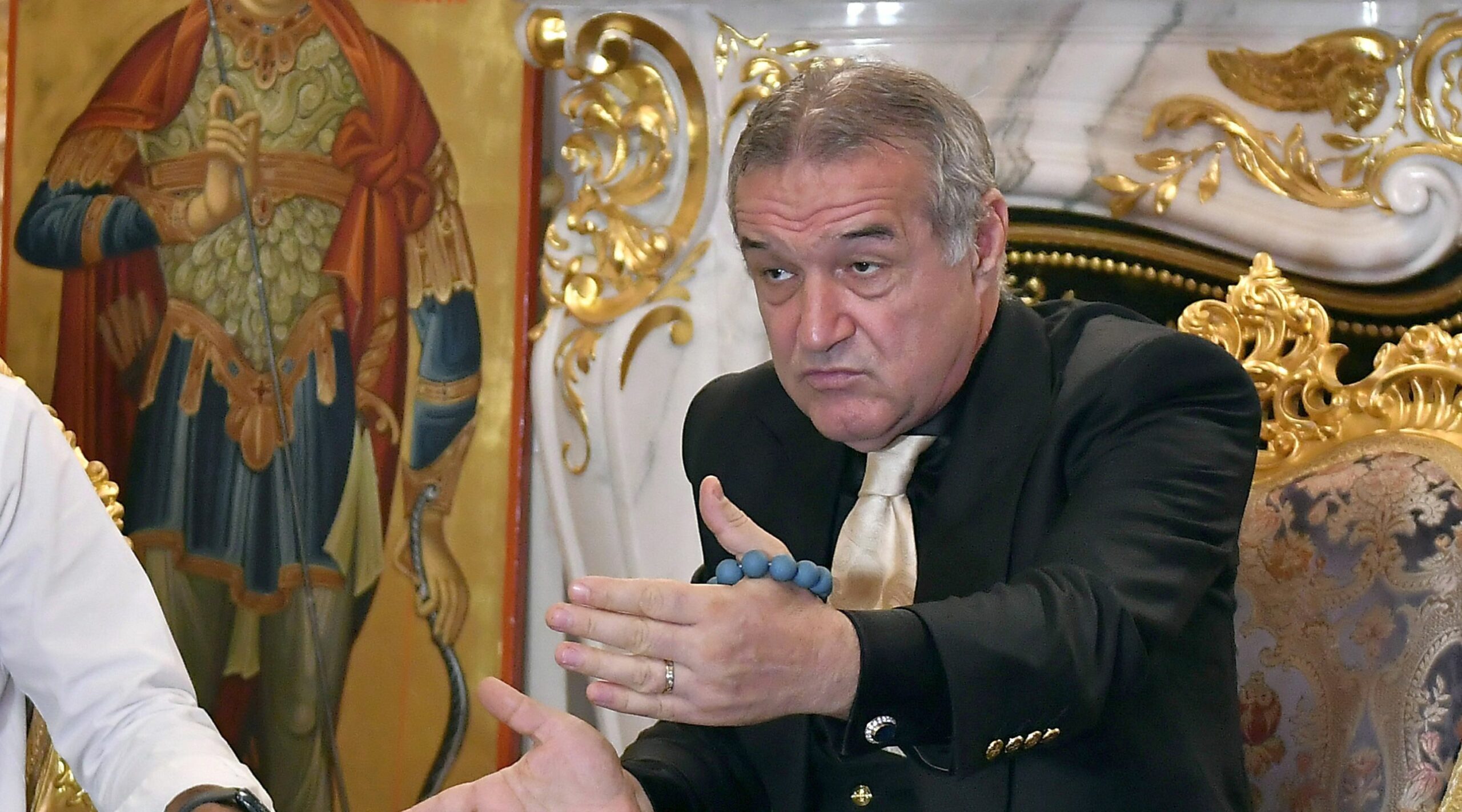 Gigi Becali, spulberat pe comentariul TV în Elveția - România