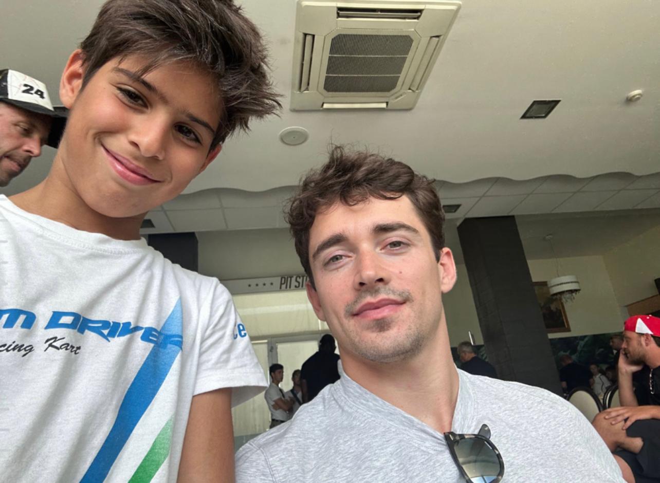 A fost felicitat la Napoli de pilotul de Formula 1, Charles Leclerc