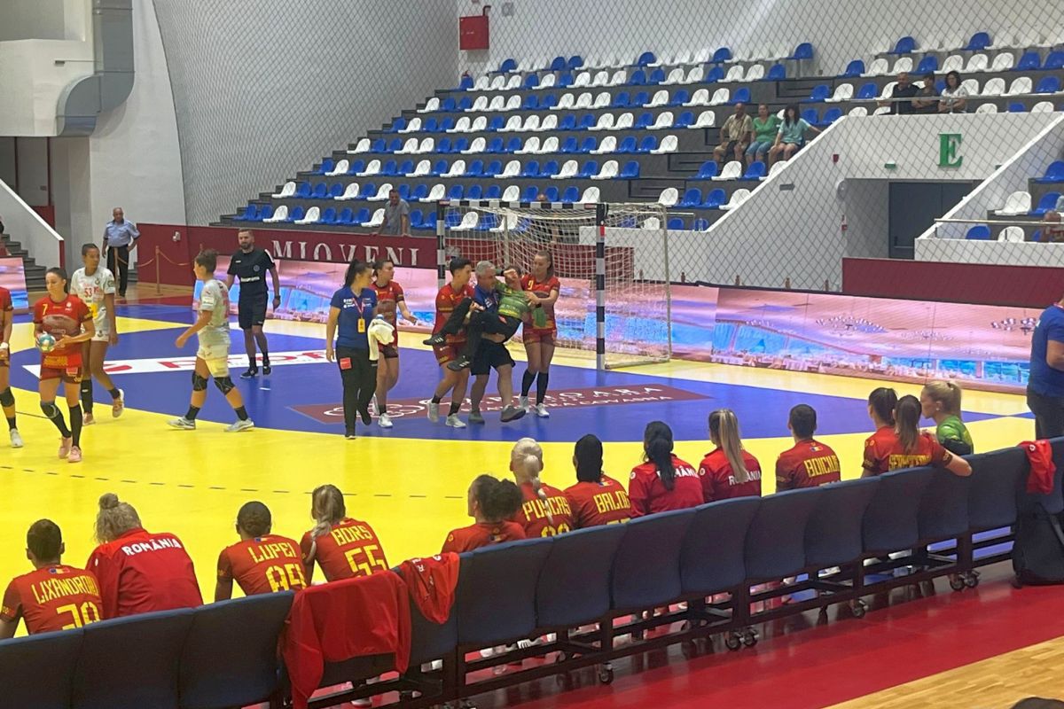 Momente de panică în amicalul naționalei României de handbal feminin cu ...