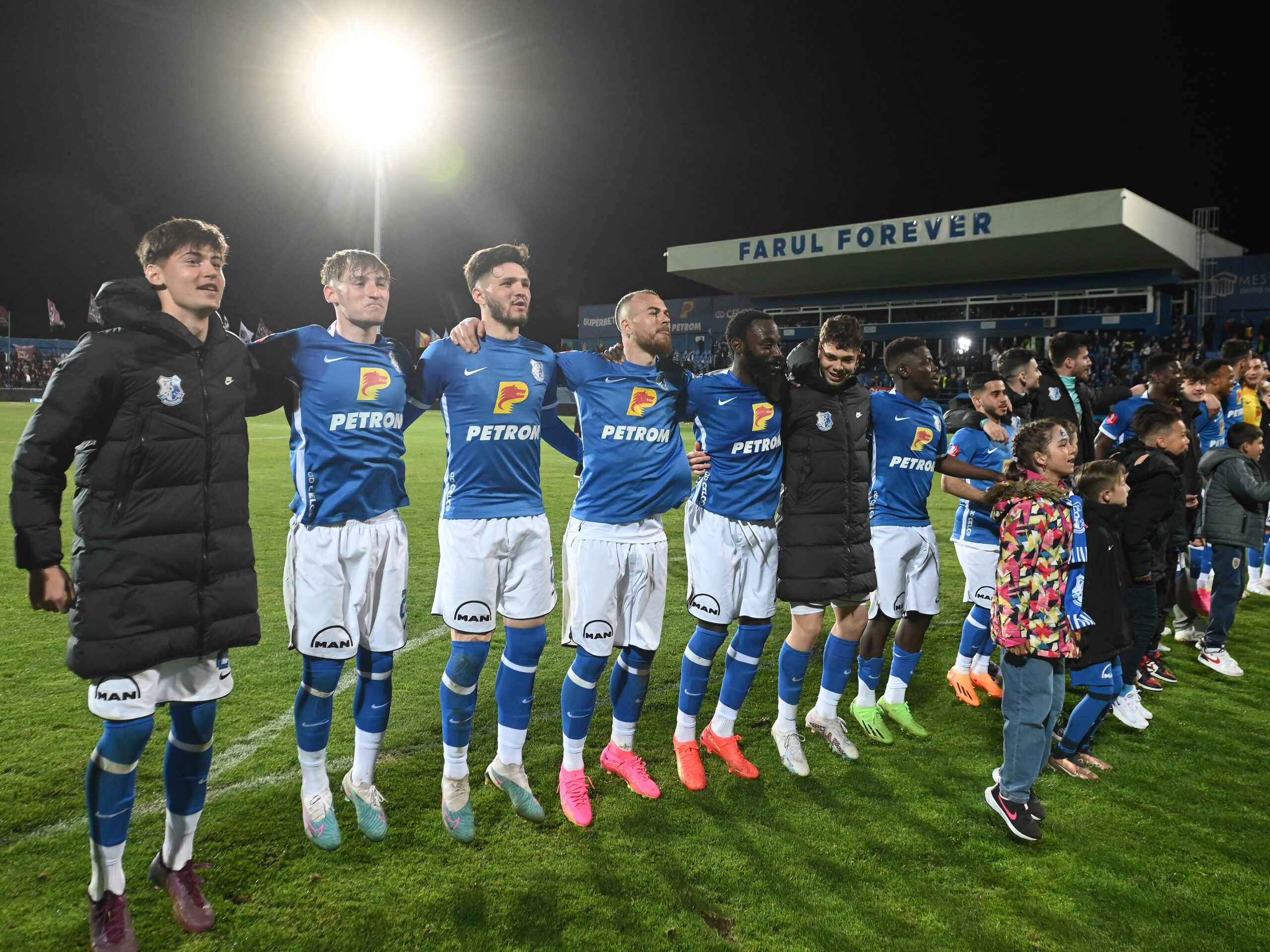 S-a făcut! Echipa din Premier League a oficializat transferul „perlei ...