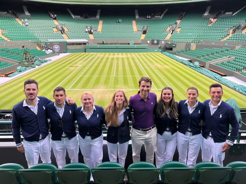 Opt români fac parte din elita arbitrilor mondiali