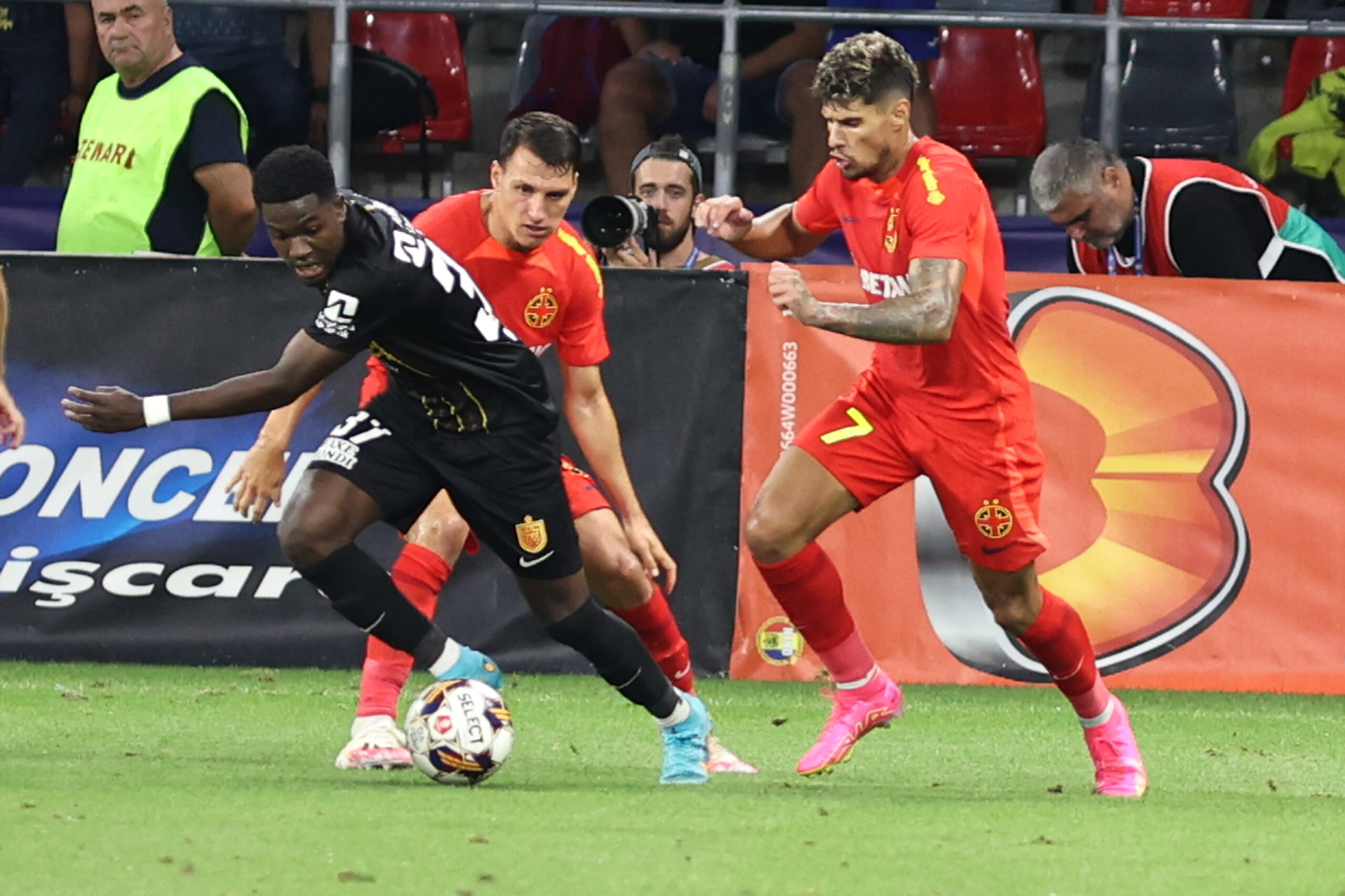 A dat lovitura după „dubla” FCSB - Nordsjaelland! Transferul se ridică ...