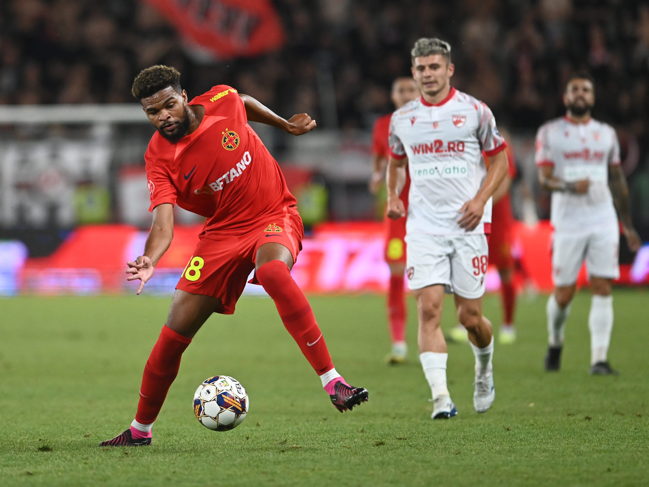 E clar acum pentru toată lumea: Malcom Edjouma pleacă de la FCSB ...